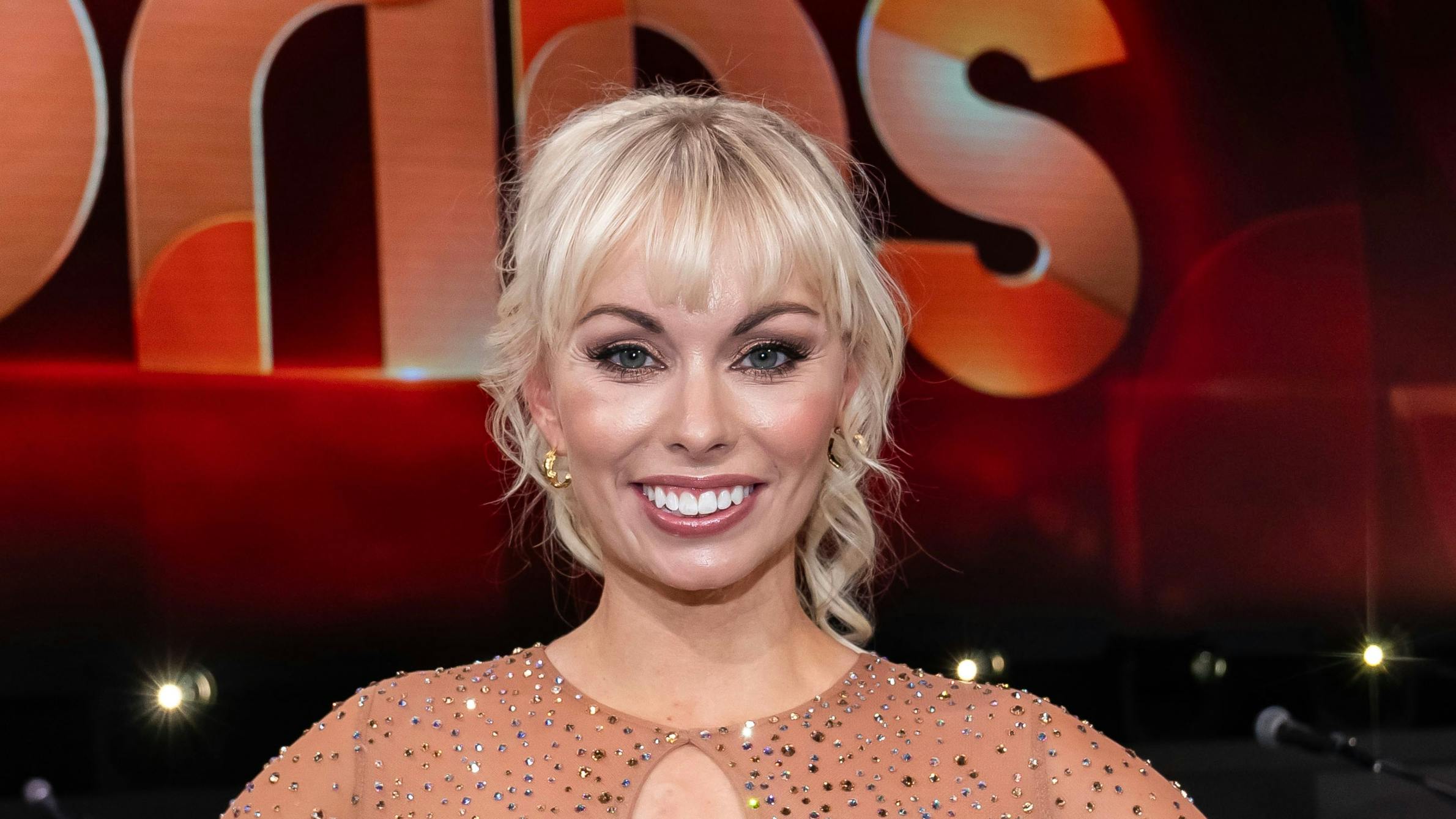 Wauw! Jenna August Harson viser sin gravide mave frem på den røde løber ...