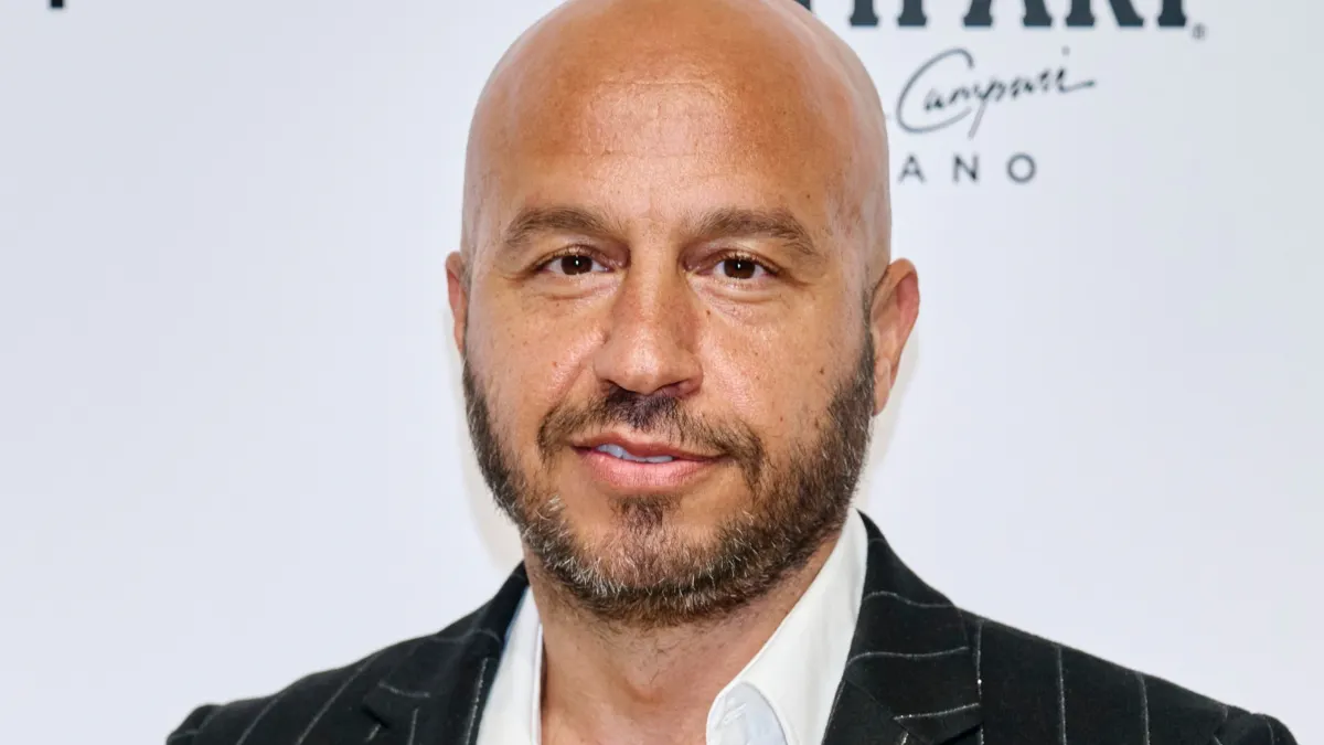 Dar Salim viser gravid forlovede frem: Se det private billede her ...