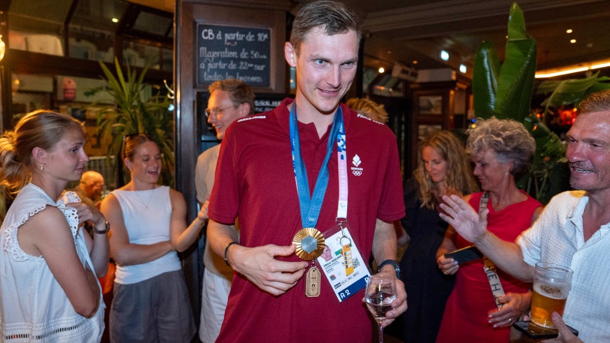 Sådan fejrede Viktor Axelsen guldet i Paris: Fantastisk nattefest med ...