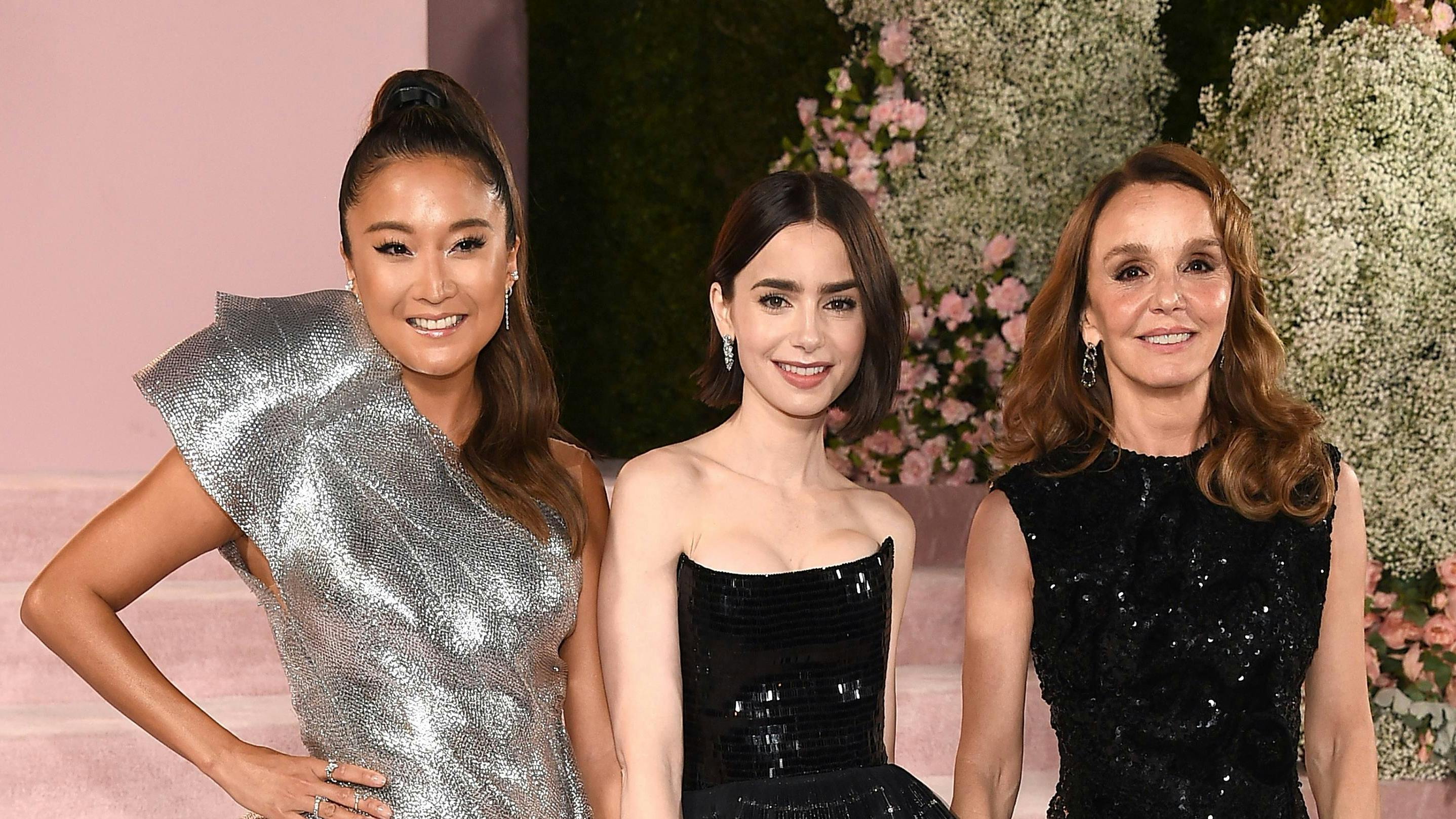 Strålede på den lyserøde løber: Emily in Paris-stjerner i fantastiske ...