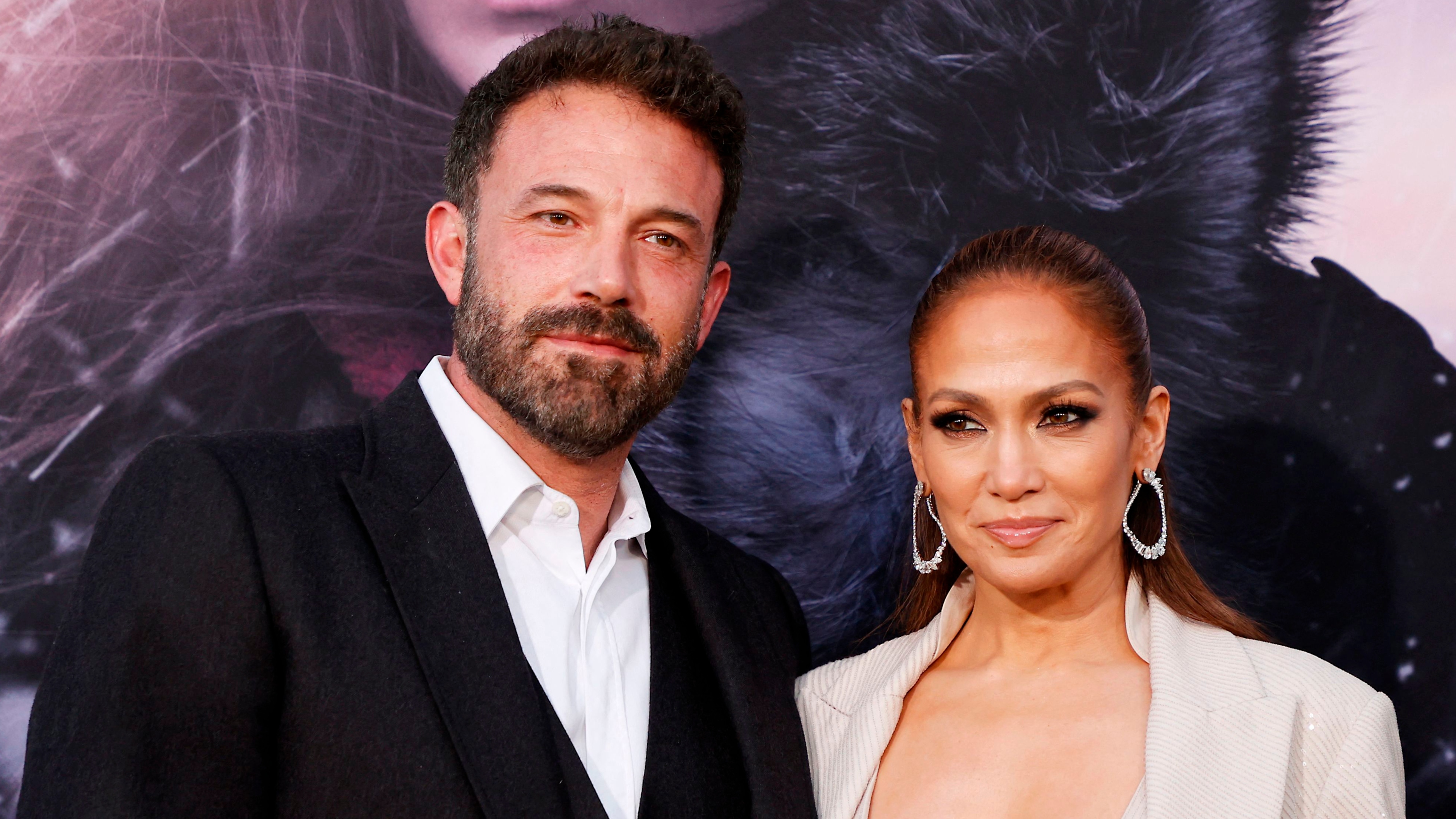 Jennifer Lopez glitrede i vovet halvgennemsigtig sølvkjole med ...