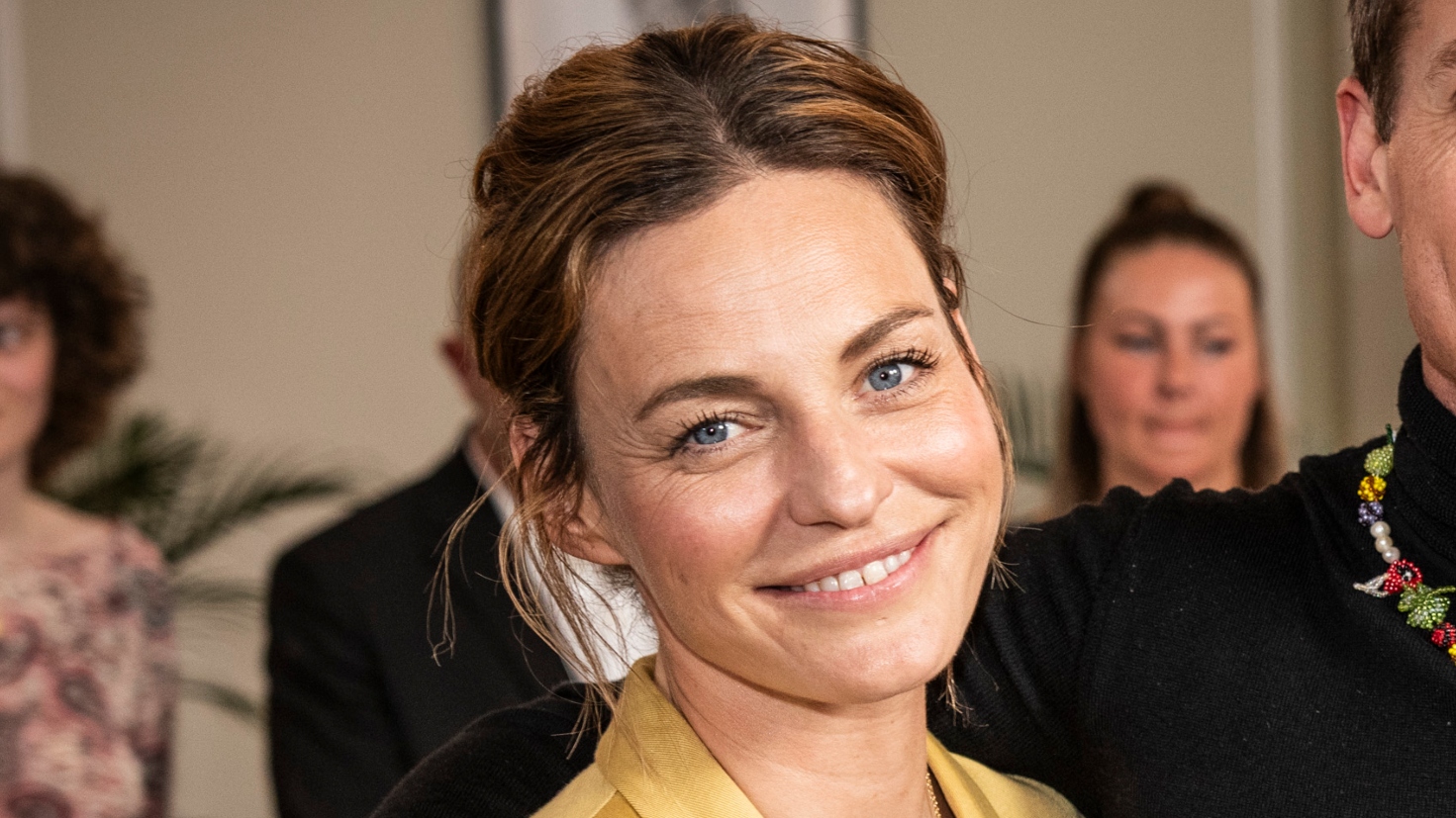 Sarah Grünewald i stor forvandling: Viser helt ny frisure frem | BILLED ...