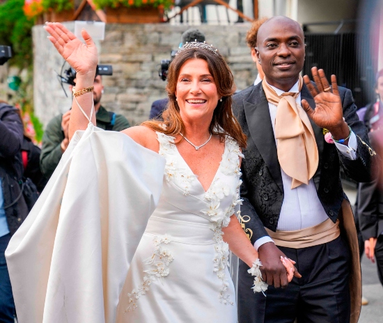 Kong Harald og dronningen Sonja forlod bryllupsfesten med disse ord ...