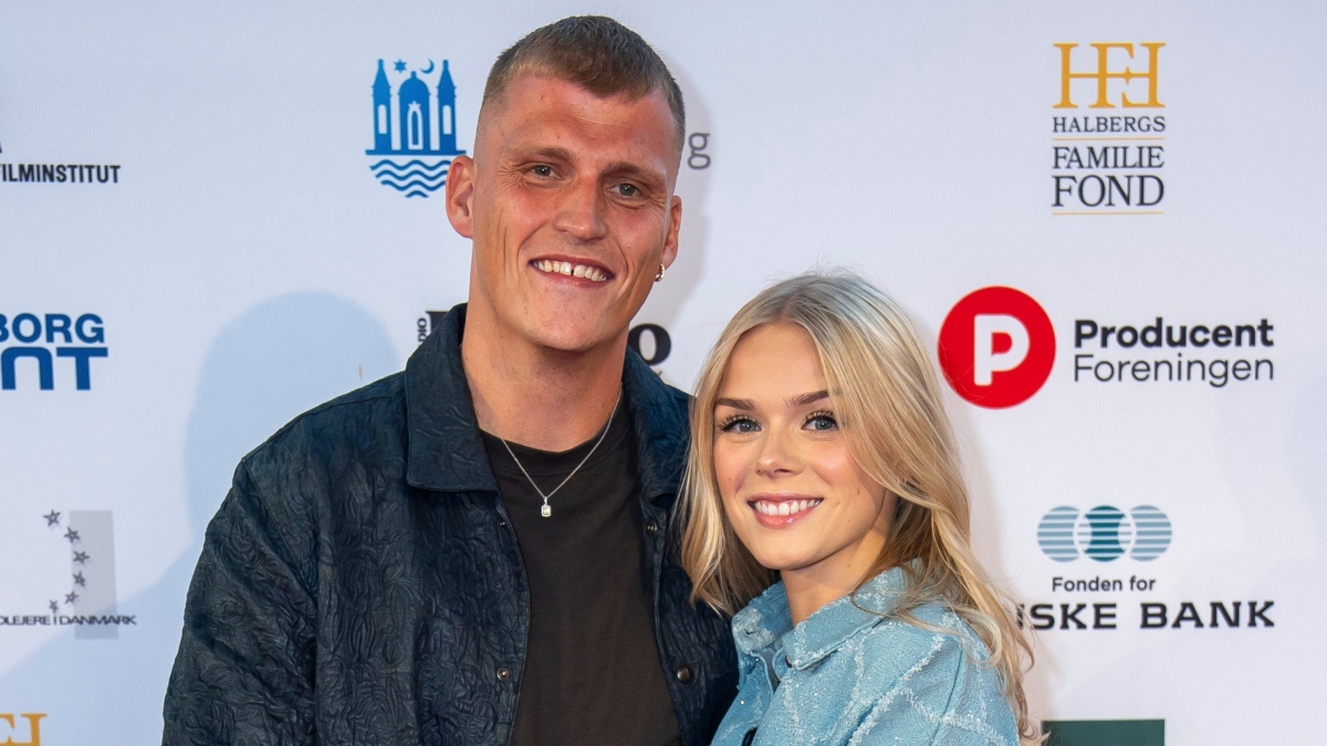 Se billederne: Kendte gæster strømmer ind til premieren på Vogter ...