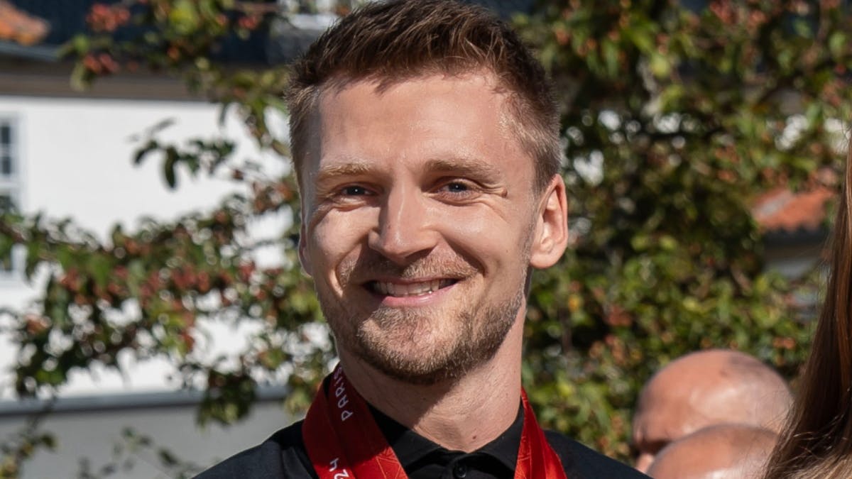 Bemærkede du det? Daniel Wagner gjorde brug af smart trick, da han besøgte kongeparret | BILLED ...