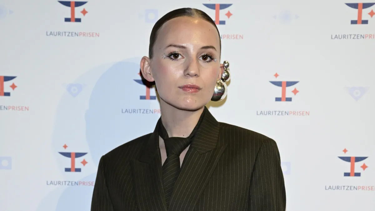 Har gjort det for allerførste gang: Flora Ofelia vækker opsigt med ...