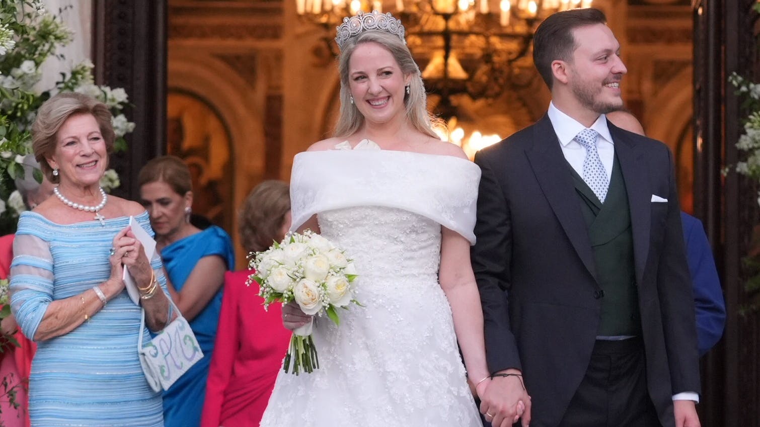 Se eller gense de romantiske øjeblikke: Prinsesse Theodora og Matthew ...