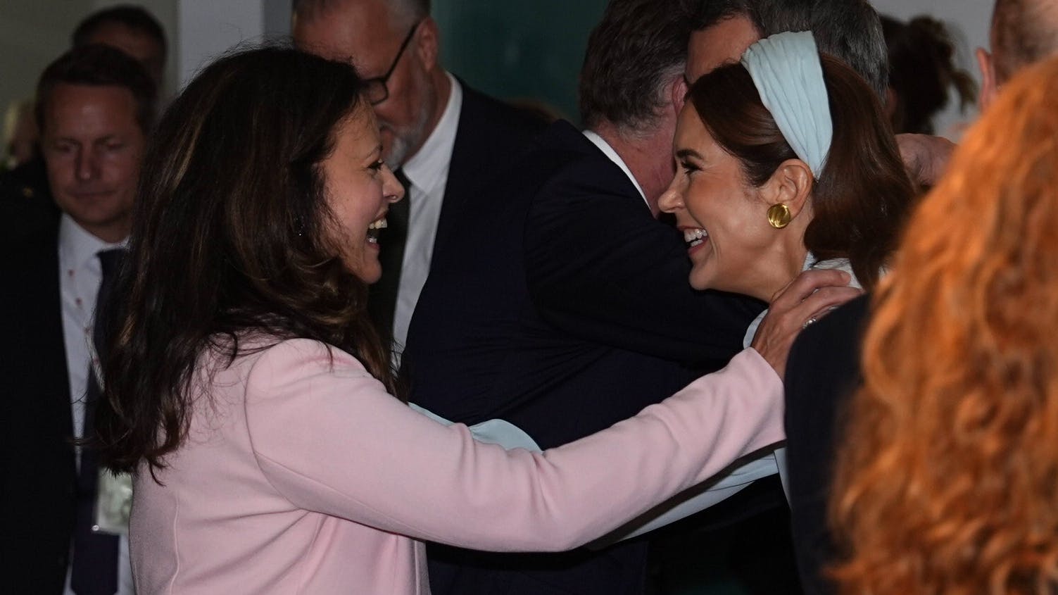 Gensynsglæden lyste ud af dem: Dronning Mary var ét stort smil, da hun ...