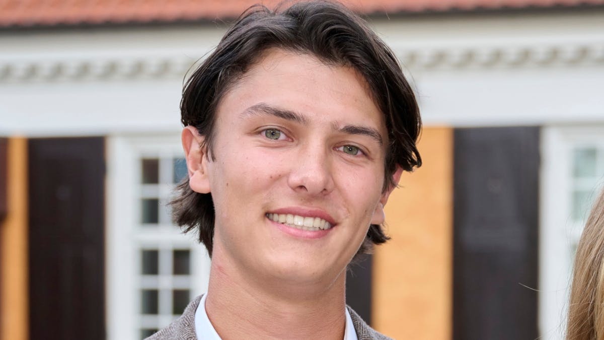 Tilbage i barndomshjemmet: Grev Nikolai deler private øjeblikke fra ...