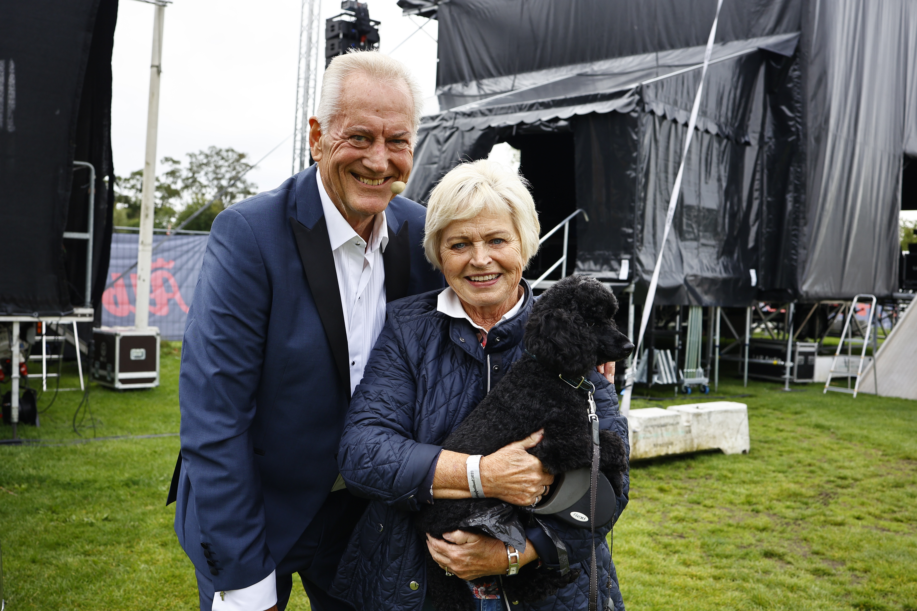 Da Hilda Heick opdagede det, bankede hun på vinduet med en løftet ...