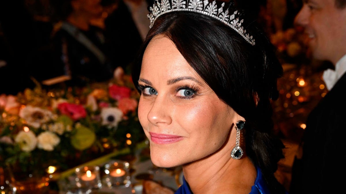 Nye billeder viser det på smukkeste vis: Gravide prinsesse Sofia viser maven frem til gallafest ...