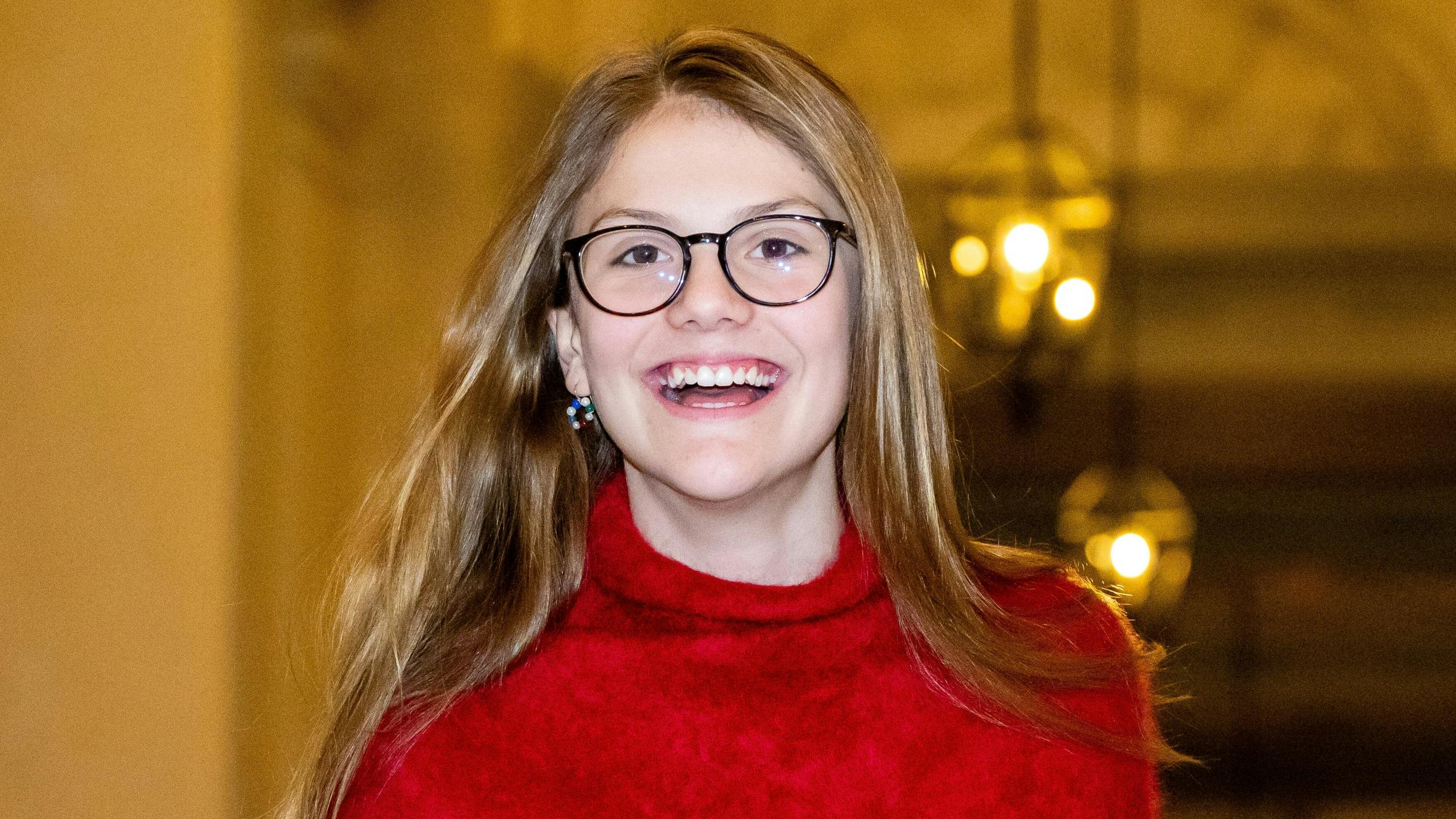 Nye billeder viser det: Prinsesse Estelle er vokset mormor over hovedet | BILLED-BLADET