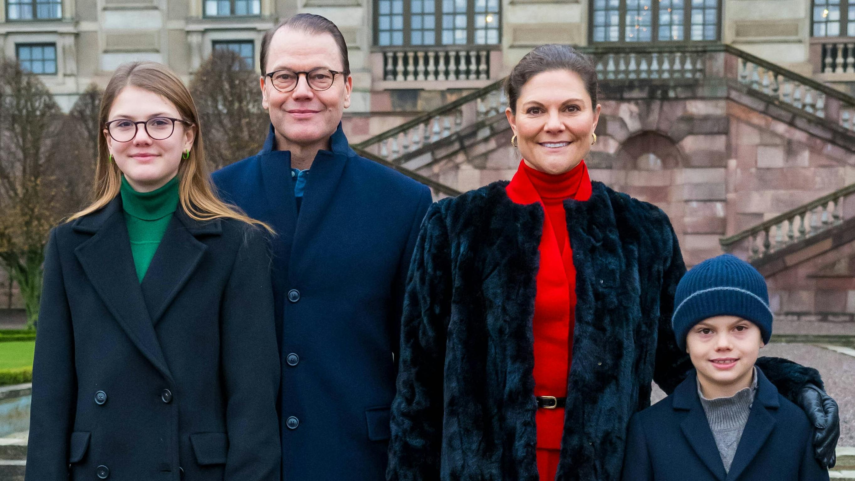 Søde familiebilleder: Estelle og Oscar med mor og far på arbejde ...