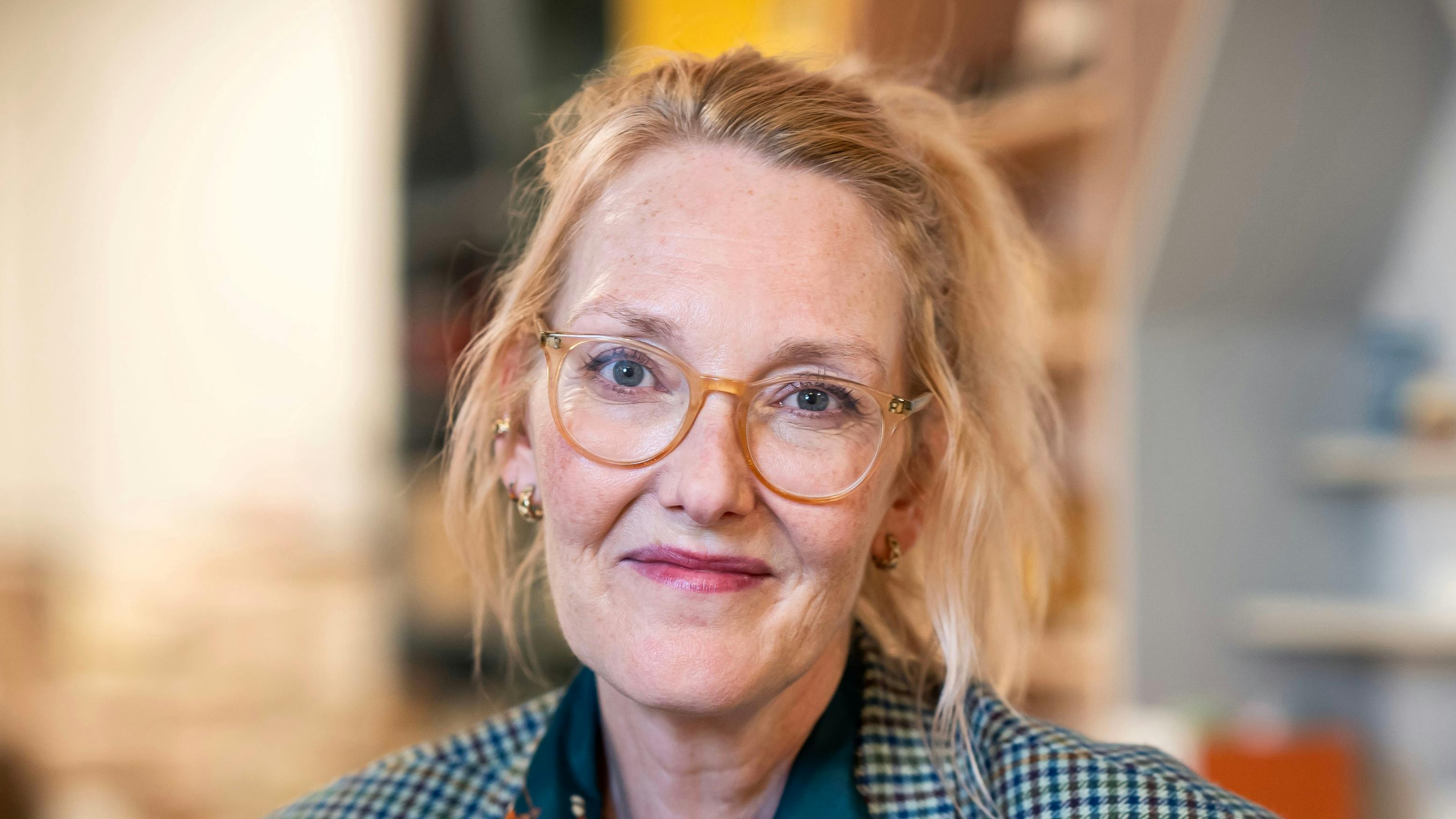 Fejrede sølvbryllup i sommer: Her er Ditte Hansens kendte mand | BILLED ...