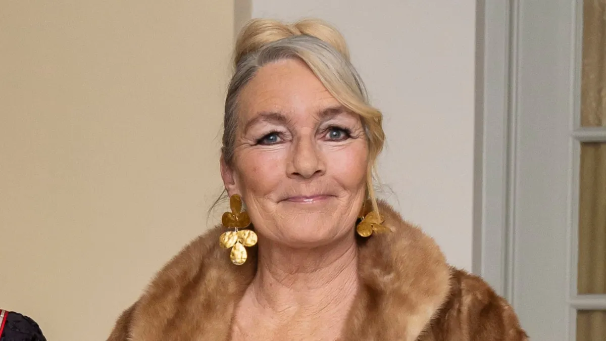 Vovet valg: Slotsfrue Helene Danneskiold-Samsøe i gennemsigtig tylkjole ...