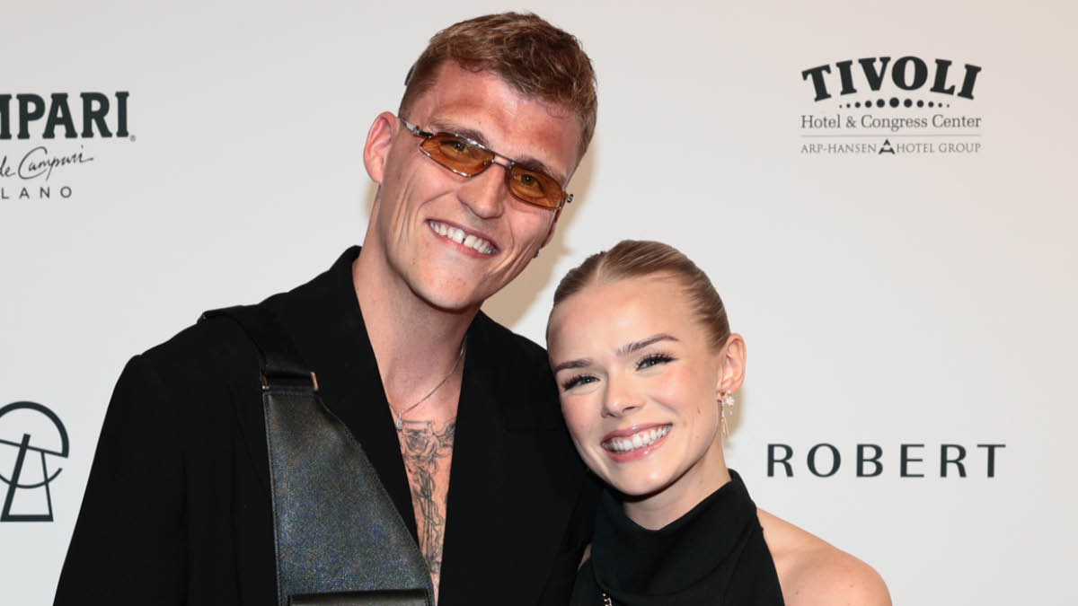 Grinte af spørgsmålet: Sebastian Bull kan ikke snakke om det uden Asta ...