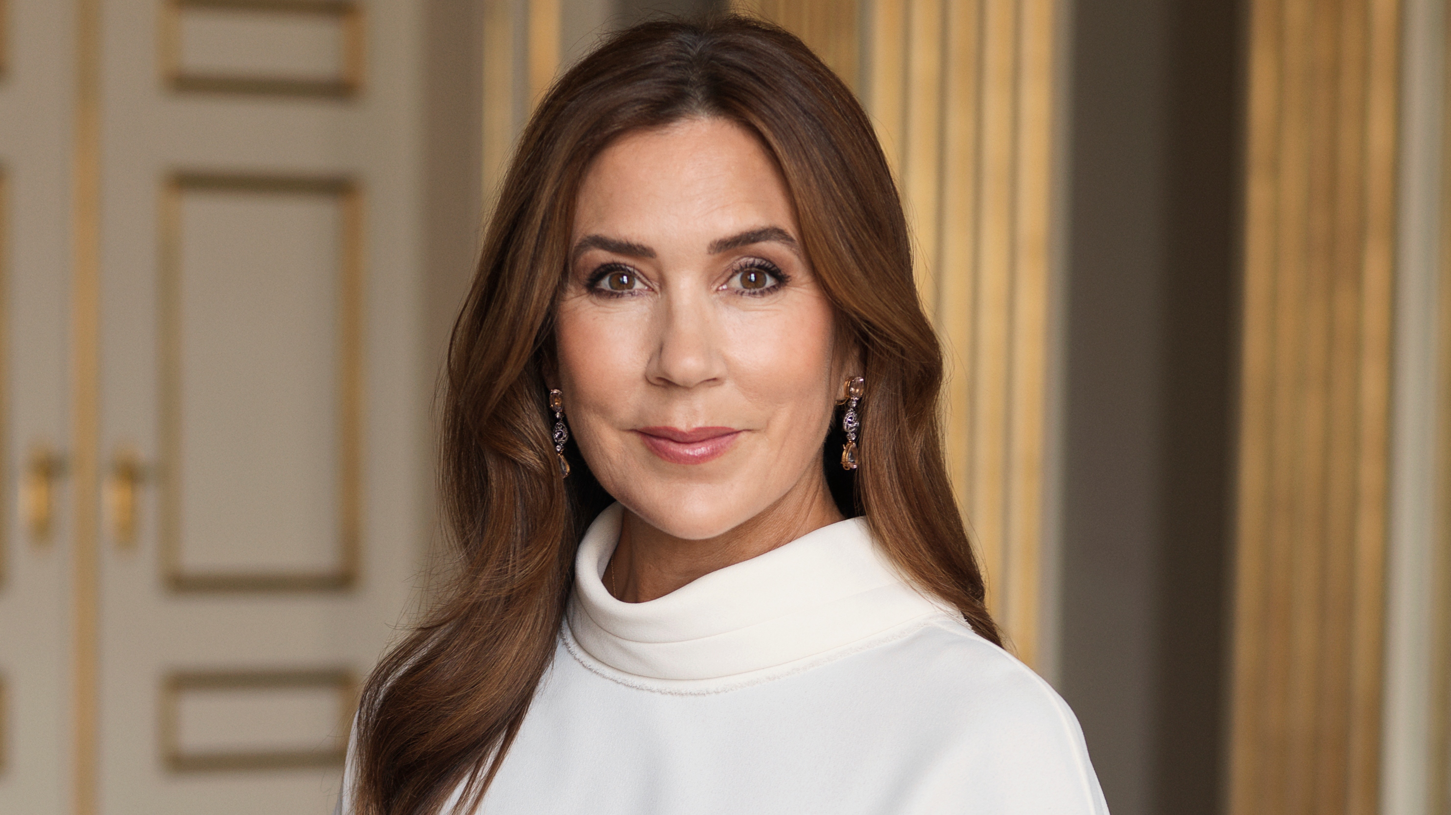 Det nye portræt af dronning Mary adskiller sig markant fra sidste års ...