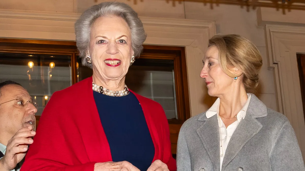 Fantastisk stemning ved hotellet: Prinsesse Benedikte og prinsesse ...