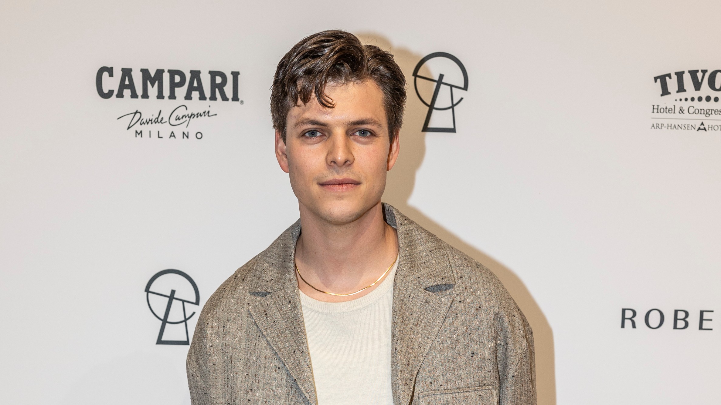 Alex Høgh Andersen og kæresten husker romantikken i en travl tid: Vi ...