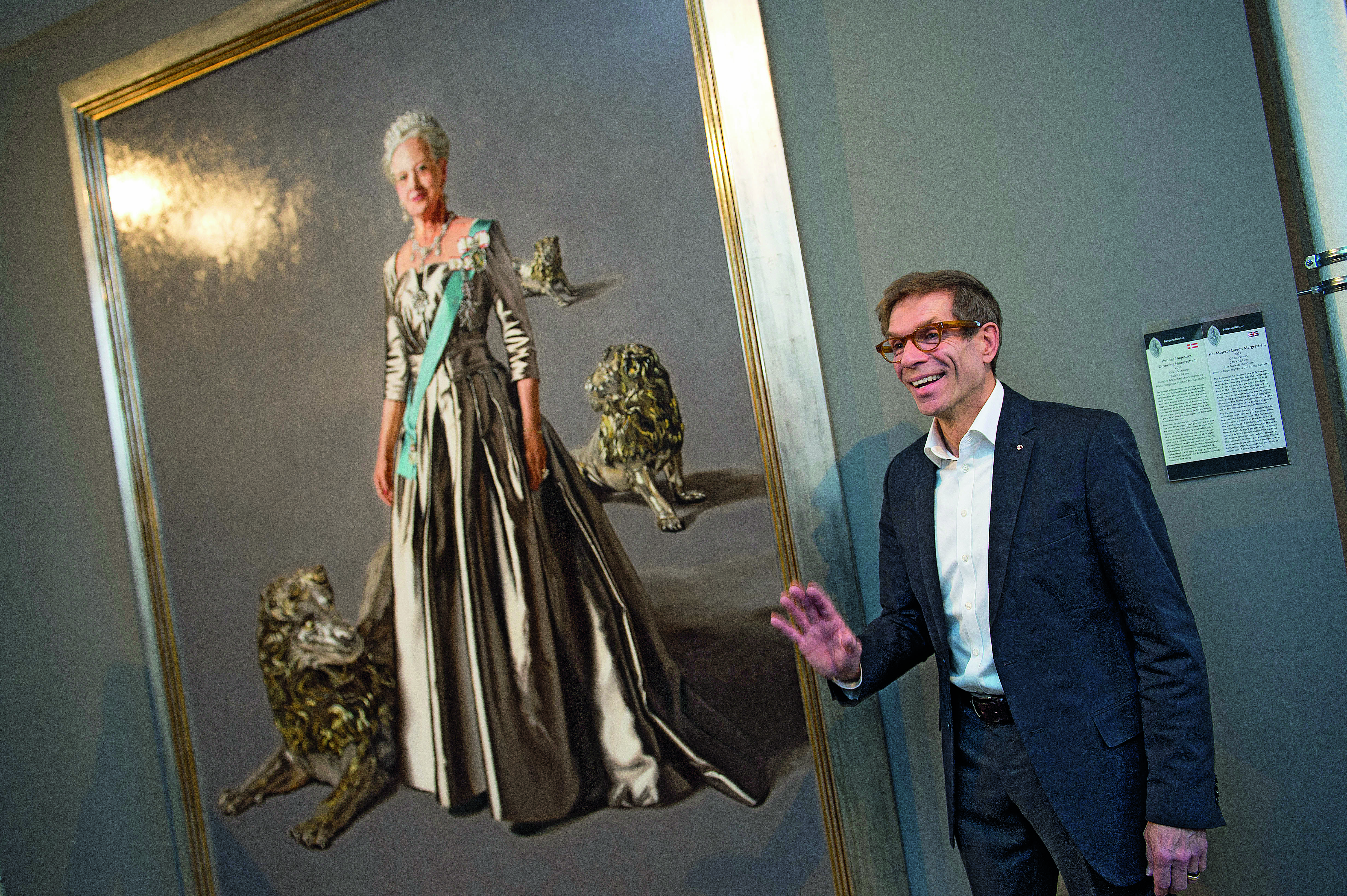 En helt særlig ting vækker opsigt på kongehusets nye billeder | BILLED ...