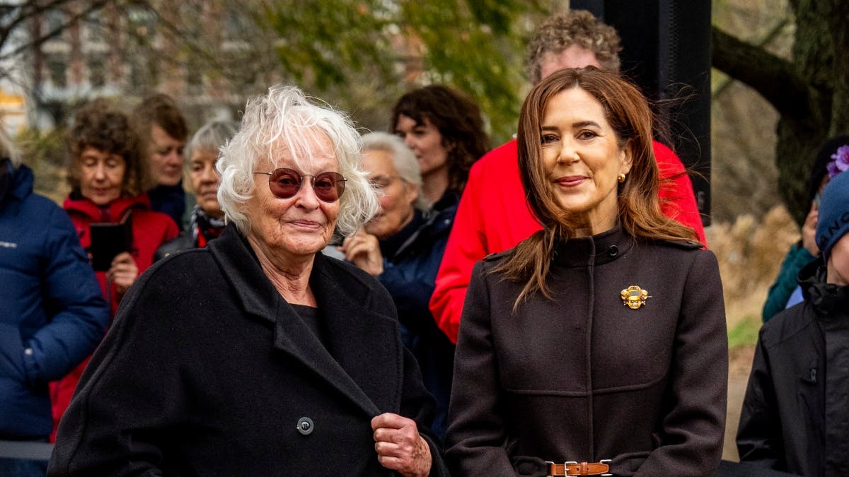 Hun skal nå at blive færdig, inden dronning Mary kommer! Følg med på tv ...