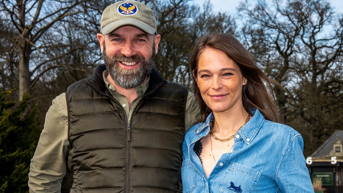 Lensgreve Christoffer Knuth og fru Stephanie er klar til vilde måneder ...