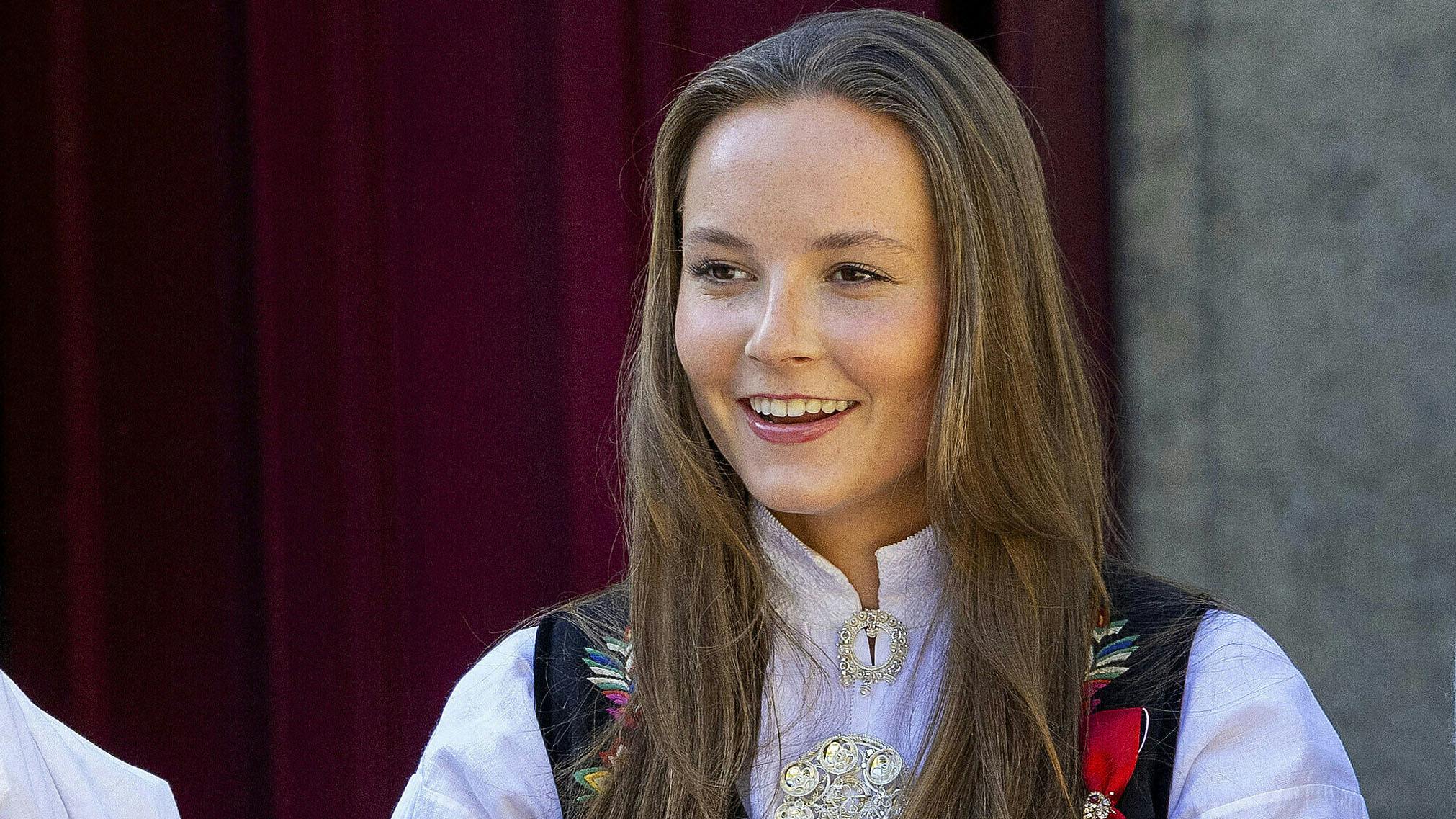 Se den flotte gave: Prinsesse Ingrid Alexandra har modtaget bunad til 33.000 kr. | BILLED-BLADET