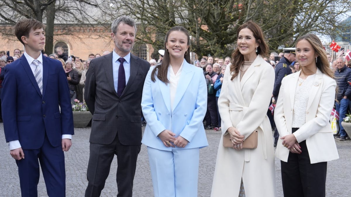 ALLE billederne: Prinsesse Isabella og familien ankommer til fejring i Aarhus | BILLED-BLADET