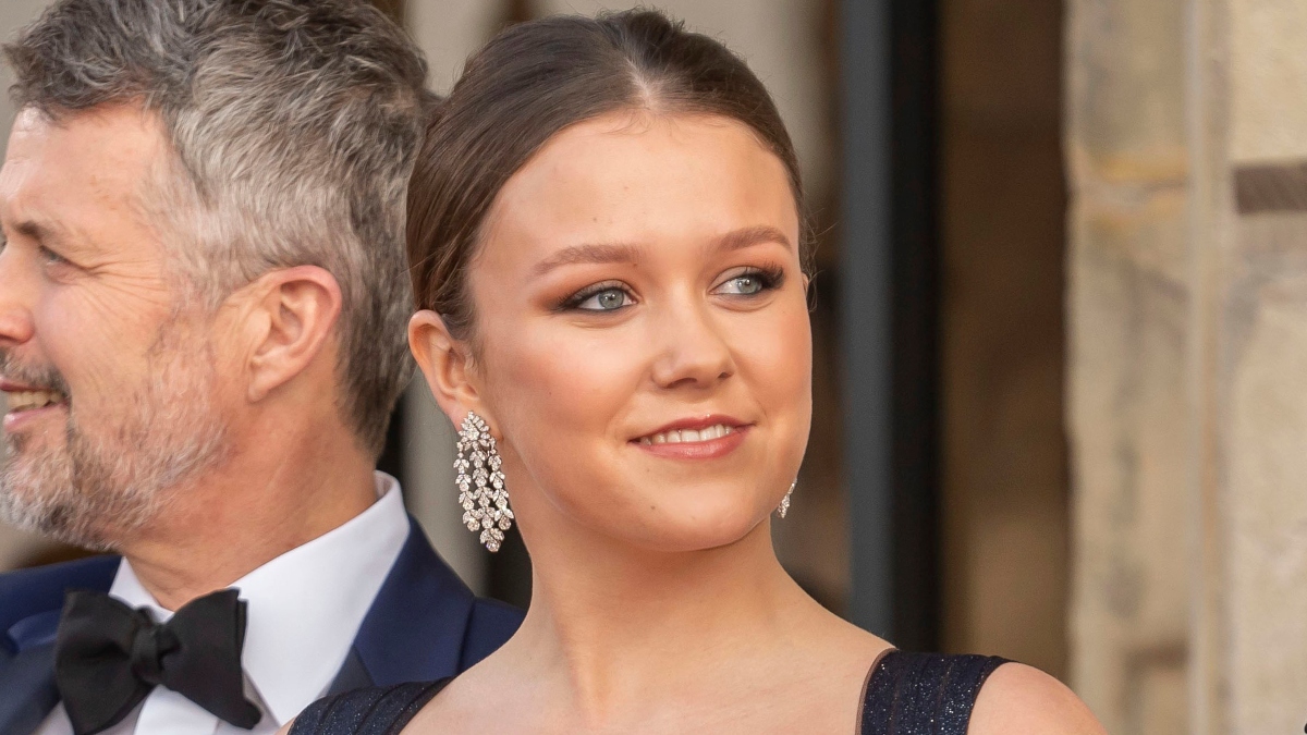 Sådan fejrer kongehuset 18-års fødselsdagen: Fantastiske nye billeder af prinsesse Isabella ...