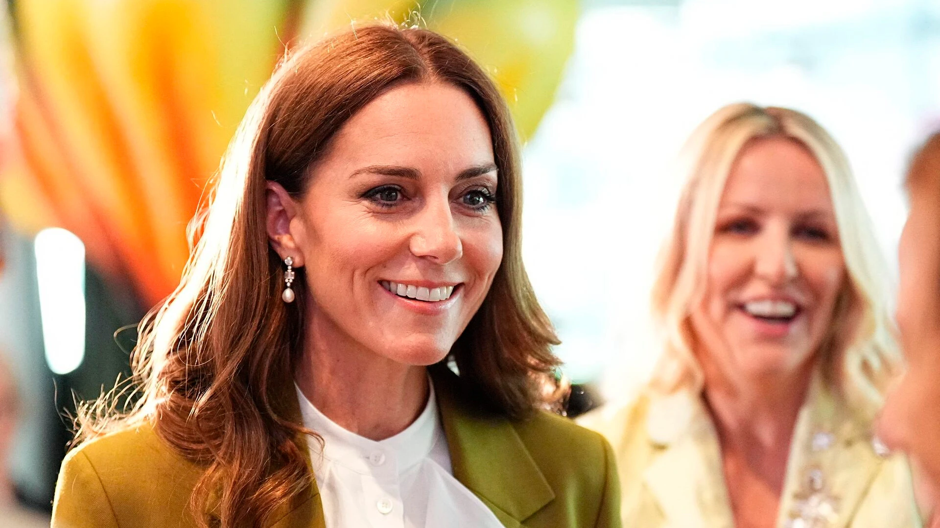 Hvad er det dog hun laver? Prinsesse Kate smadrer den pludselig ...