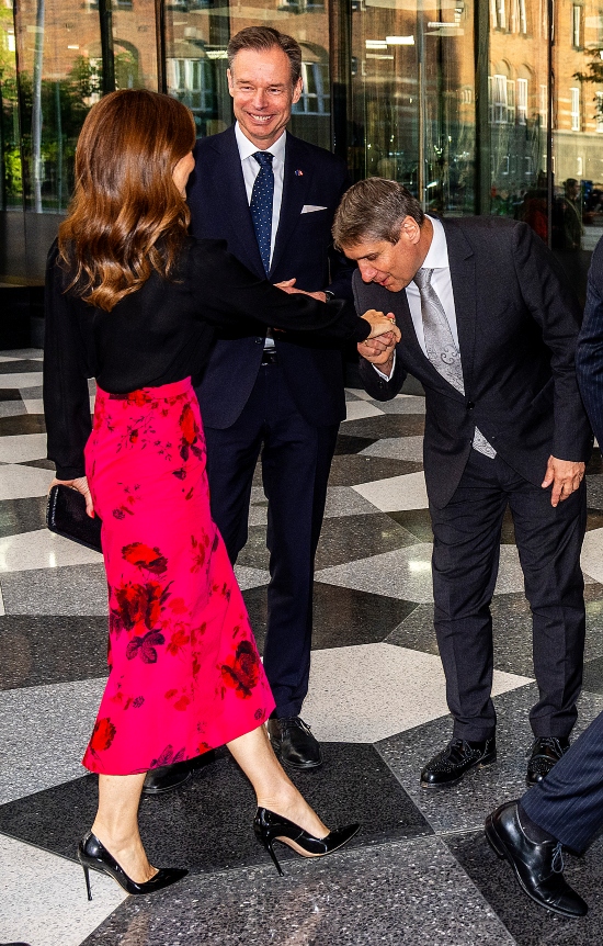 Lagde an til særdeles varm velkomst: Alle troede, at dronning Mary ...