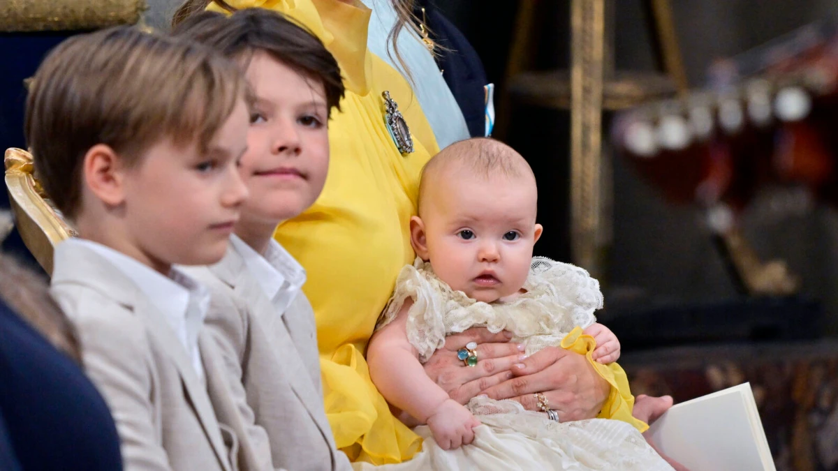 Binder rørende sløjfe: Prinsesse Sofias guddatter fik særlig rolle ved ...