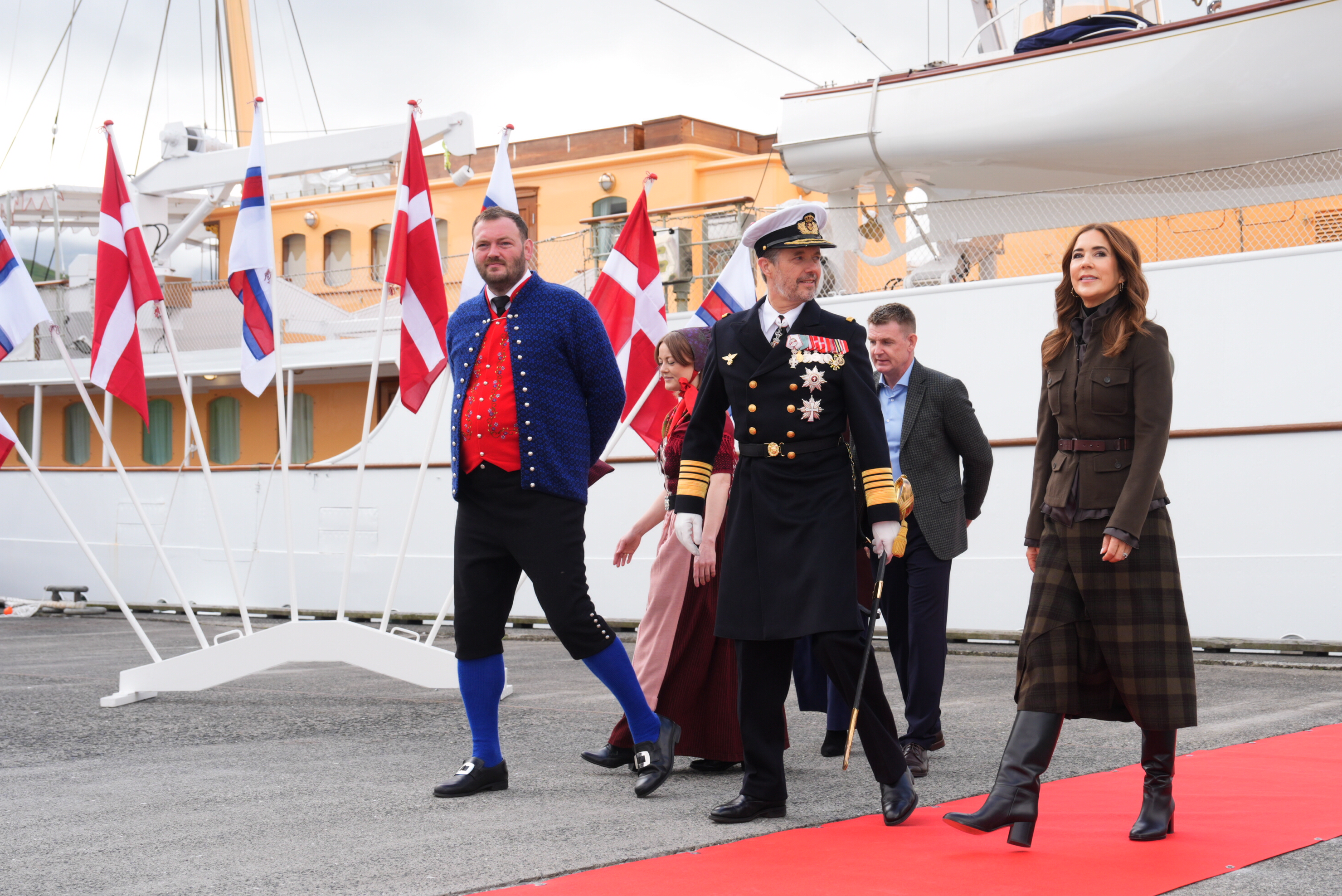 Flere har bemærket det: Gemmer dronning Marys outfit på skjult hyldest ...