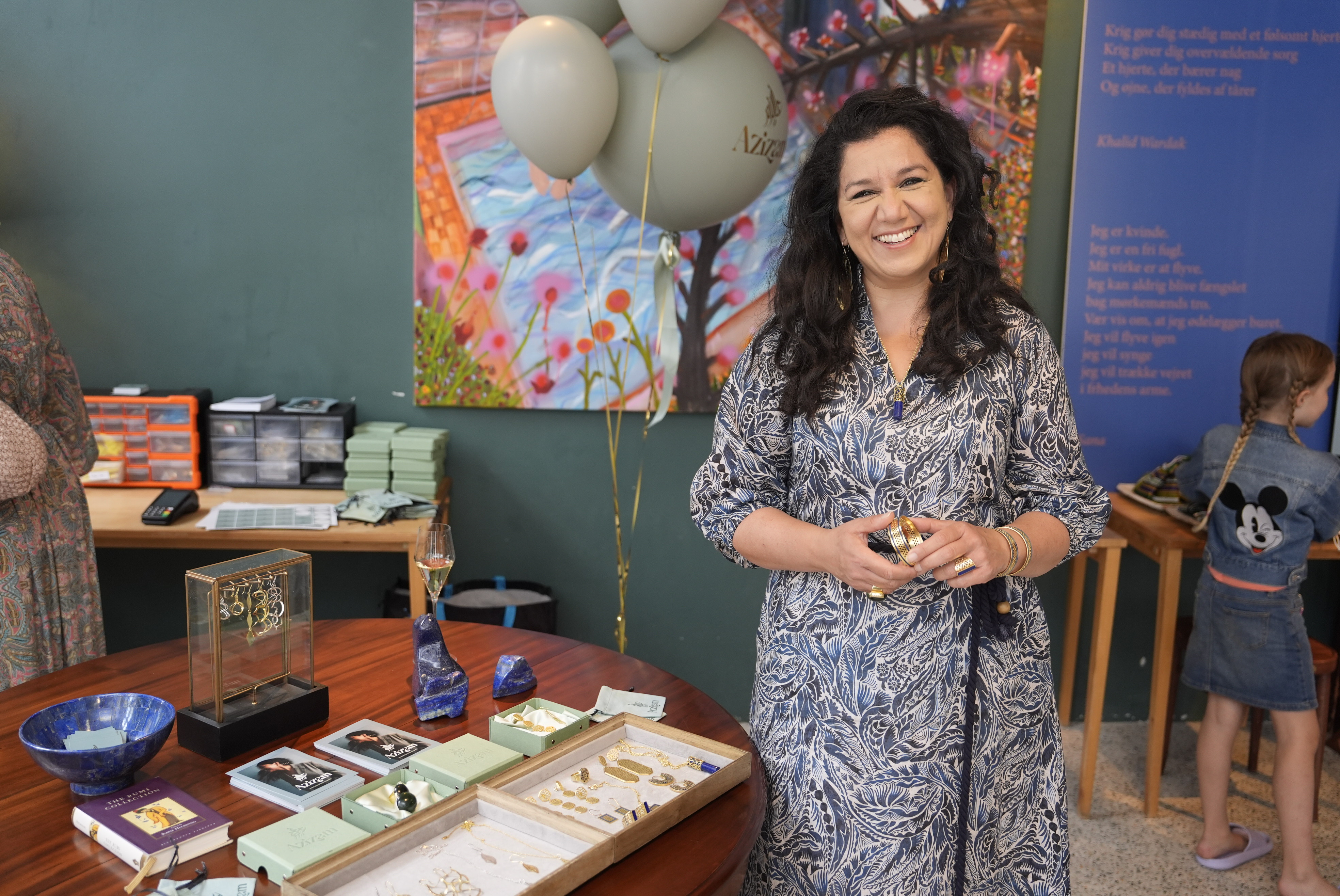 Se billederne: Simi Jan blev fejret af sine kendte venner på stor dag ...