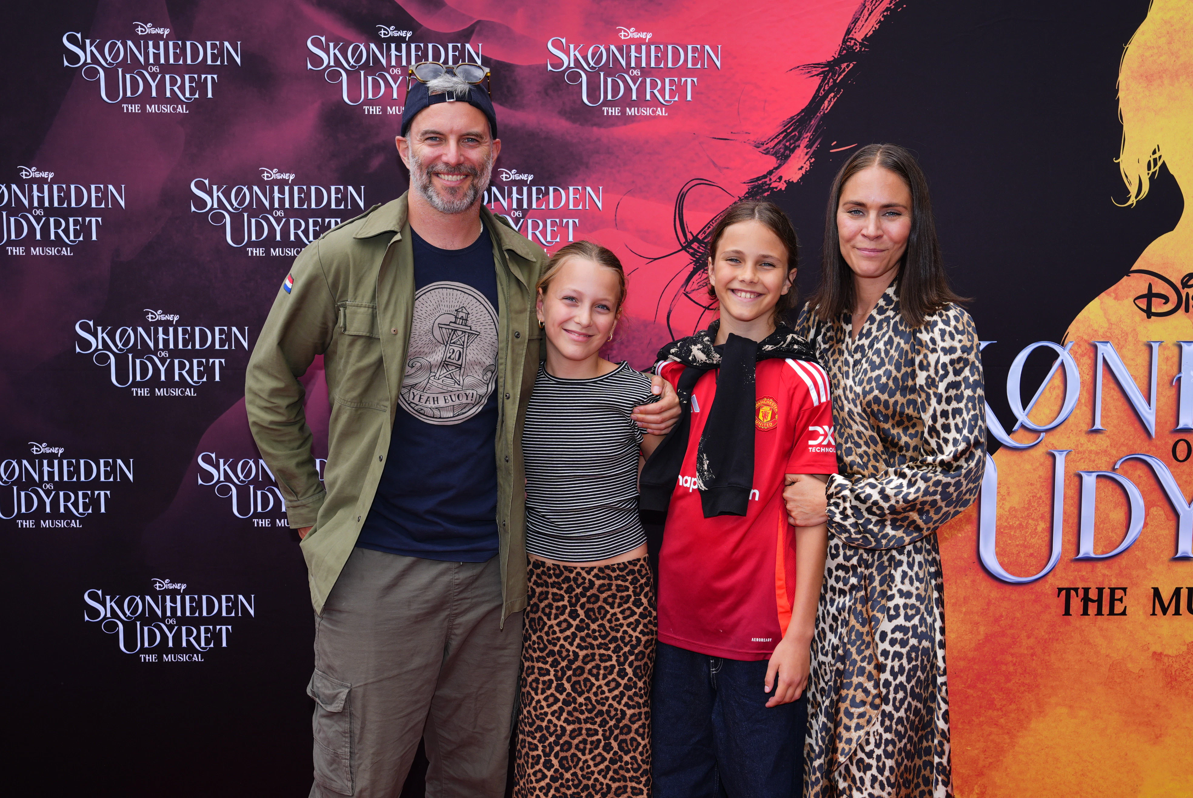 Sygeplejeskolens Jon Lange havde familien med til premiere: Så store er ...