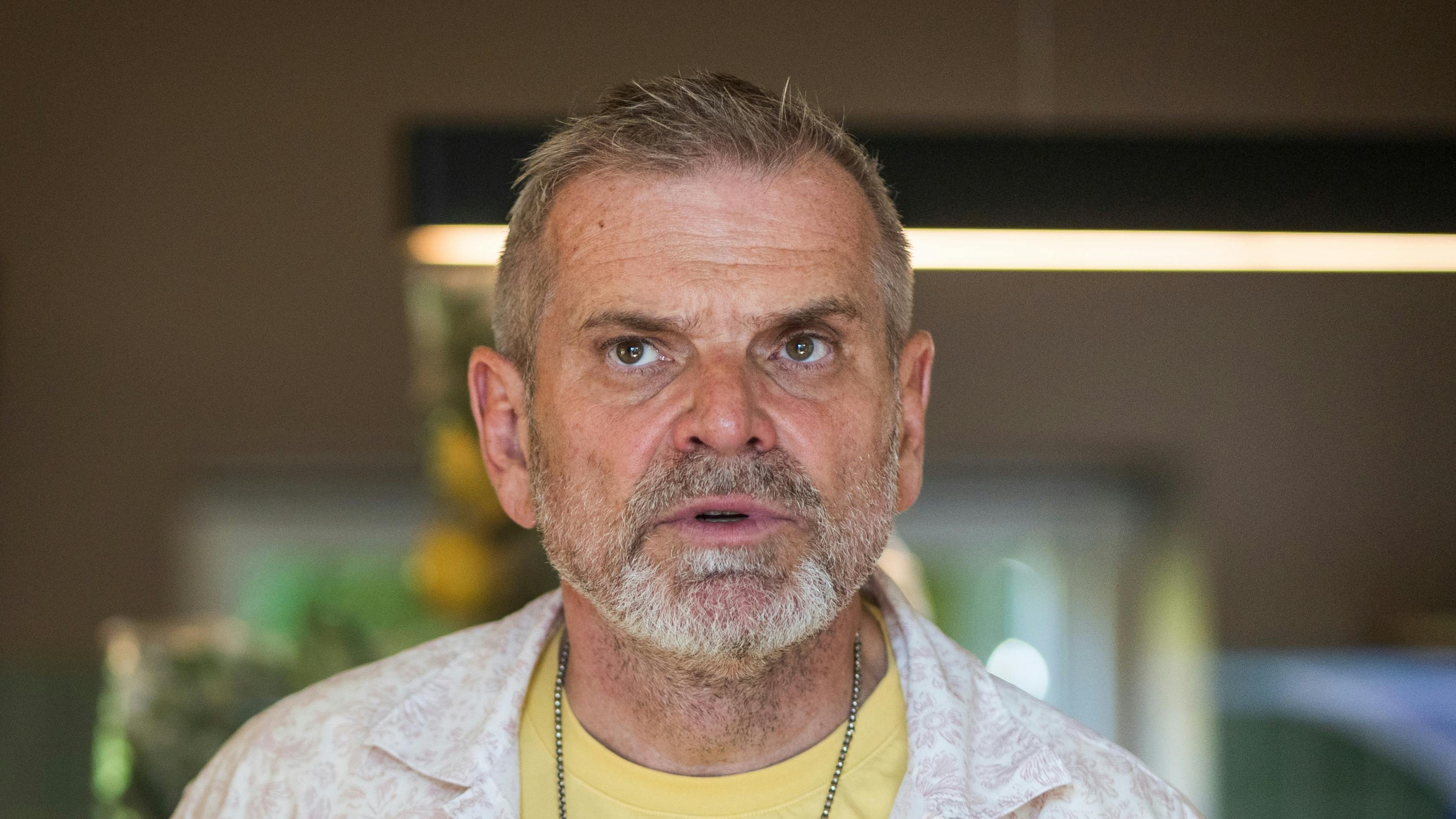 Har Hans Pilgaard glemt sin mands navn: Kalder ham Peter Tanev | BILLED-BLADET