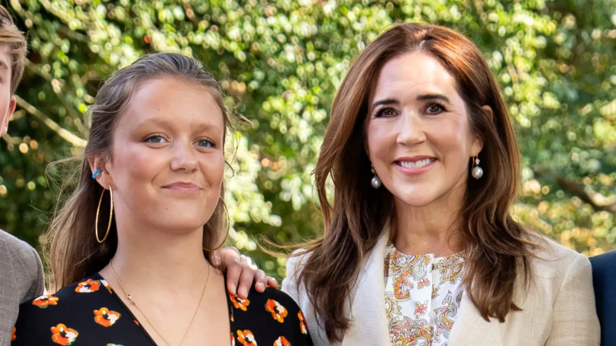 Prinsesse Isabella og dronning Mary bliver rost til skyerne: Det er ...