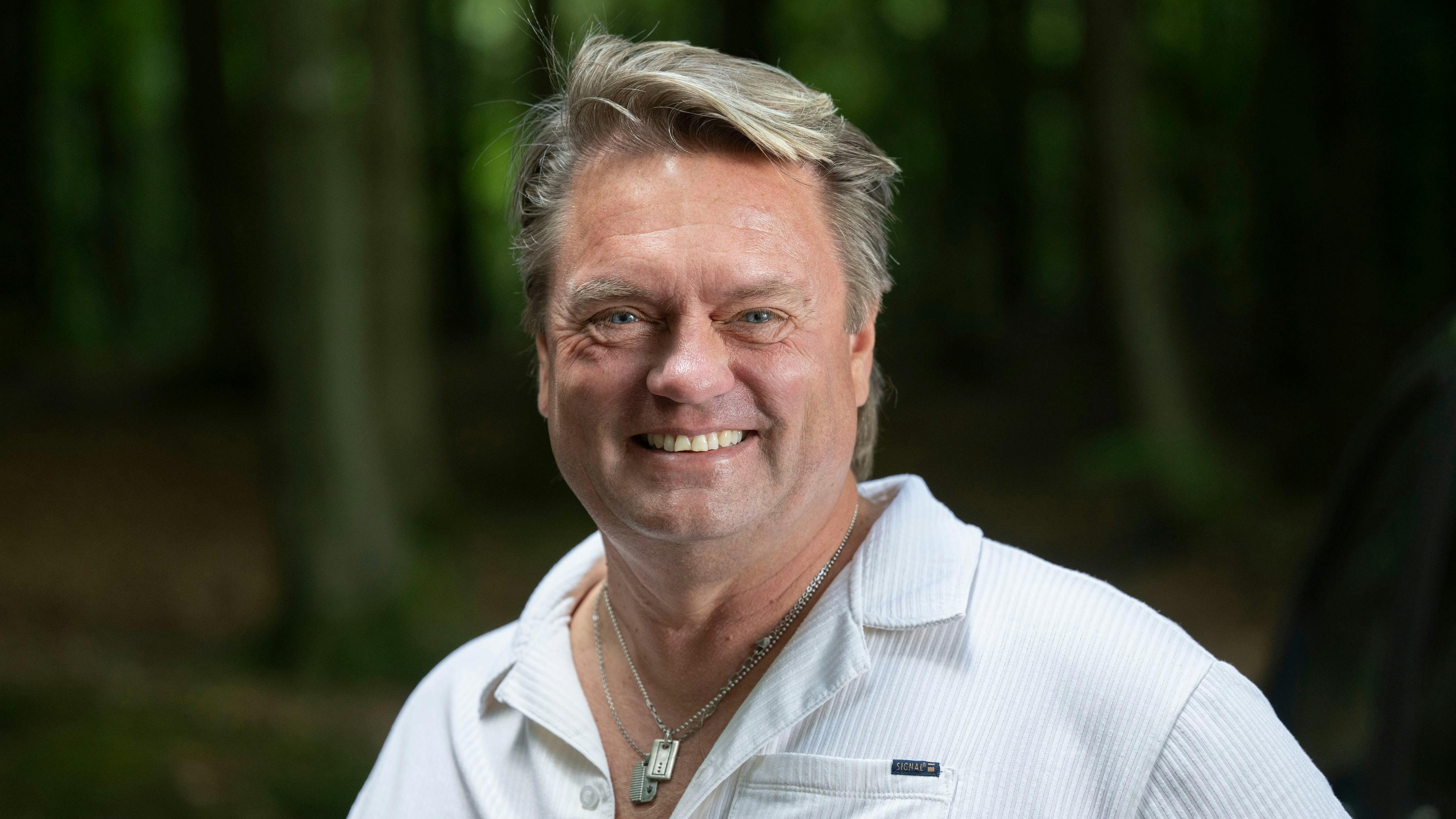 Johnny Hansens usædvanlige frieri: Vi var da forlovede, da vi forlod ...