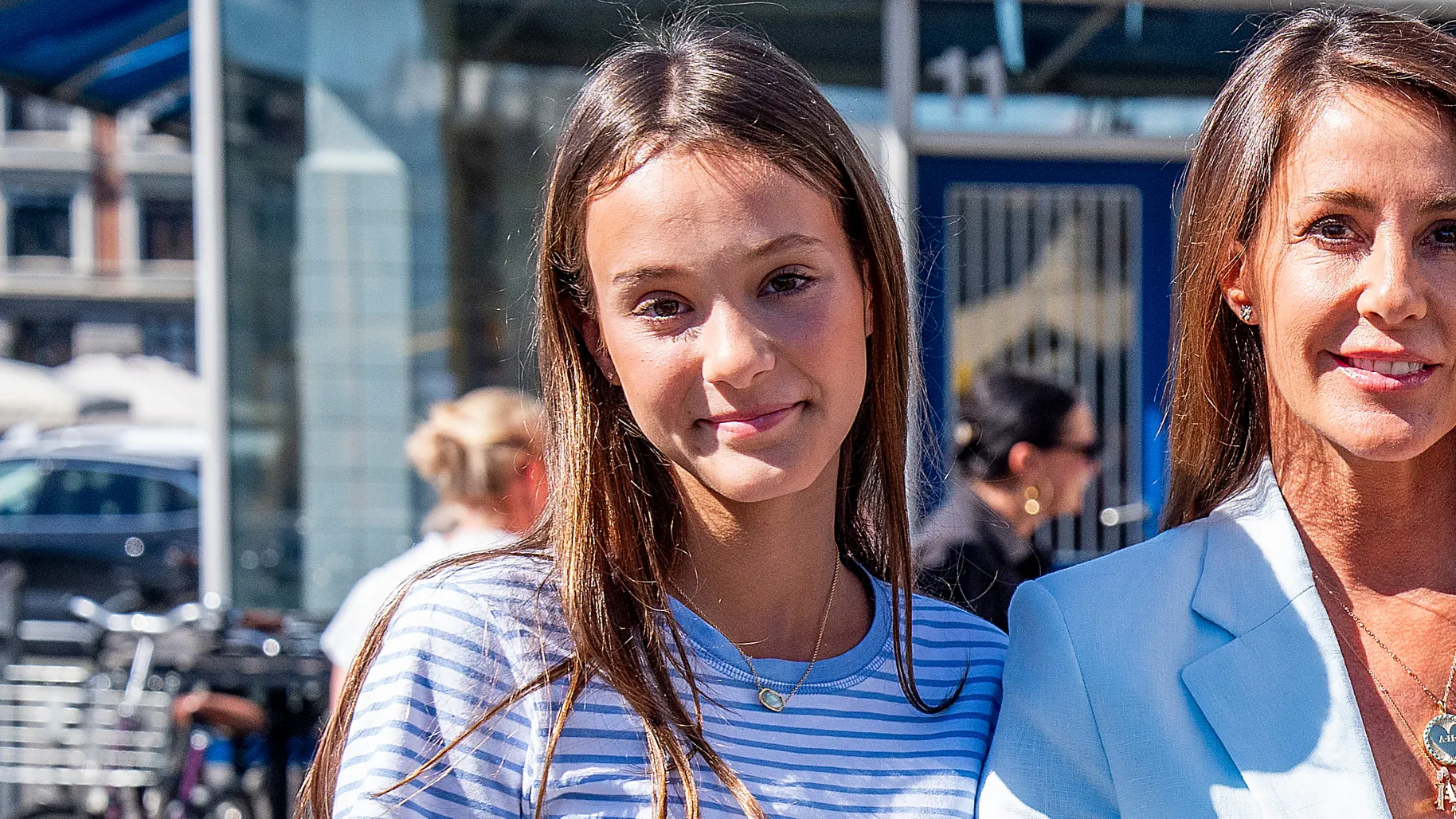 Komtesse Athena i naturligt og sporty look: Skoene havde de fineste ...