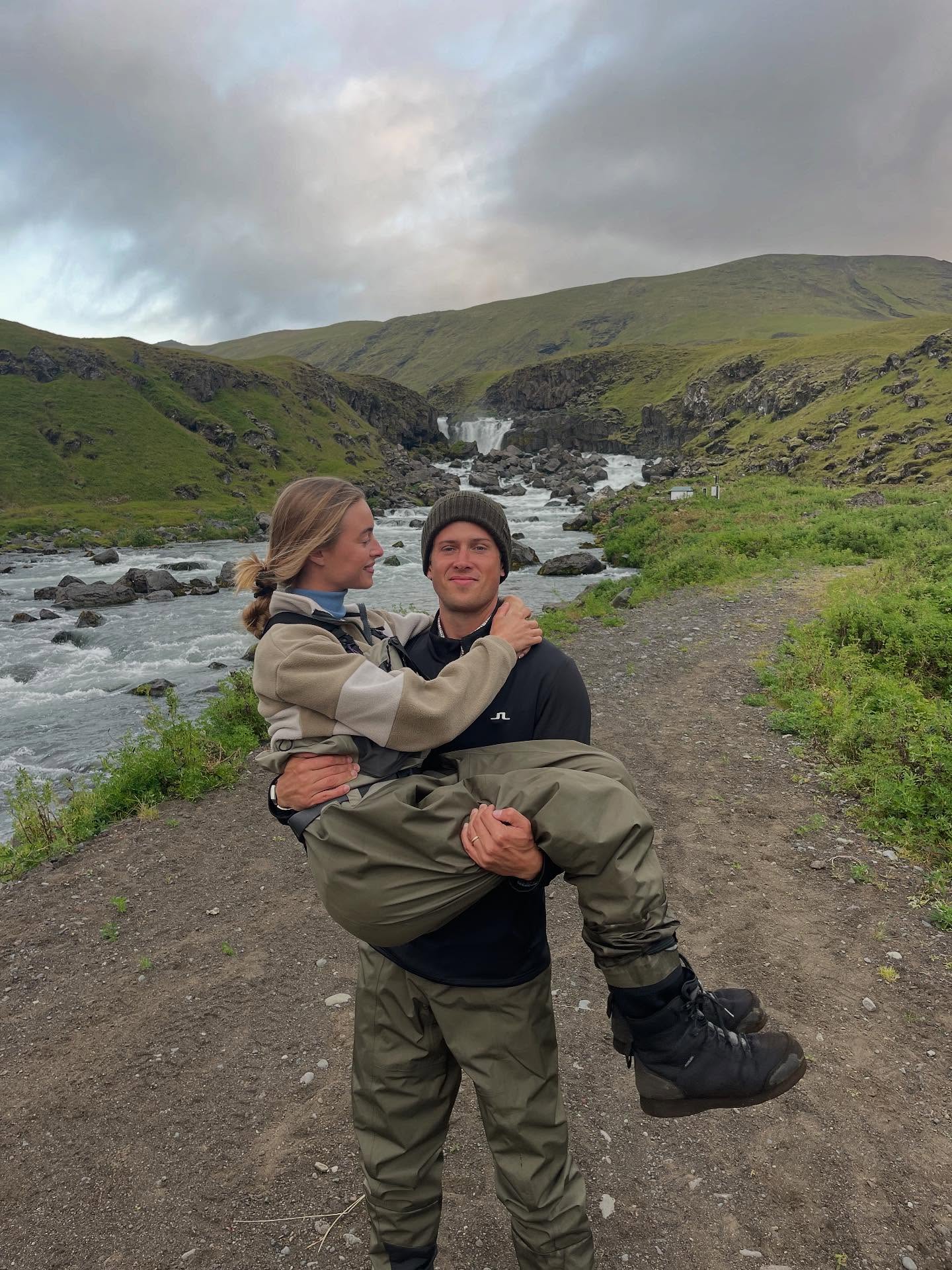 Se billederne: Nygifte Nicolai Zobel med sin Hannah på romantisk rejse ...