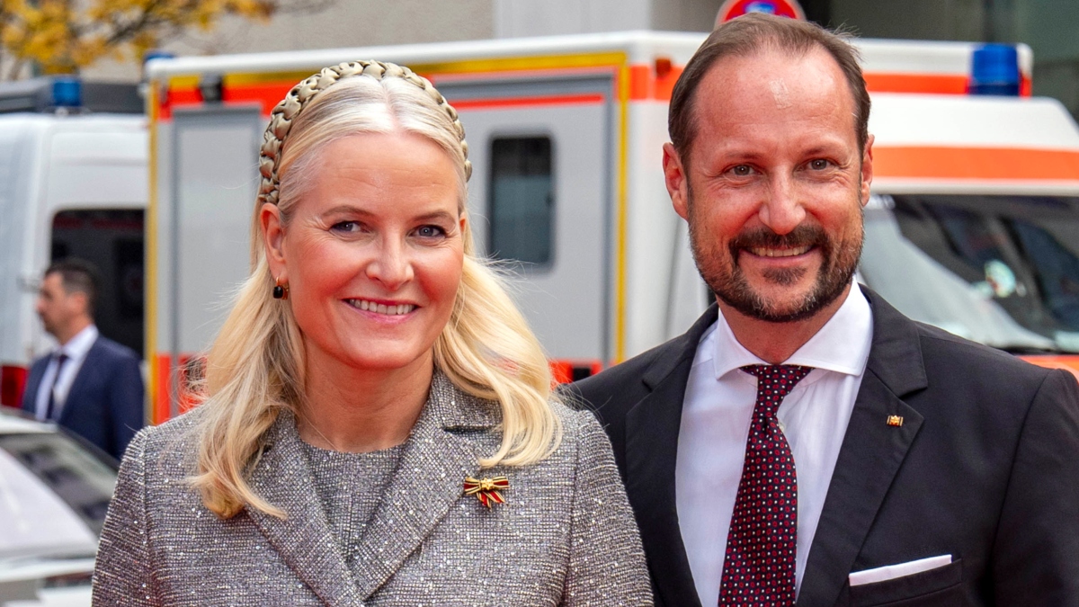 Kronprins Haakon rejser alene til USA: Kongehuset forklarer kronprinsesse Mette-Marits fravær ...