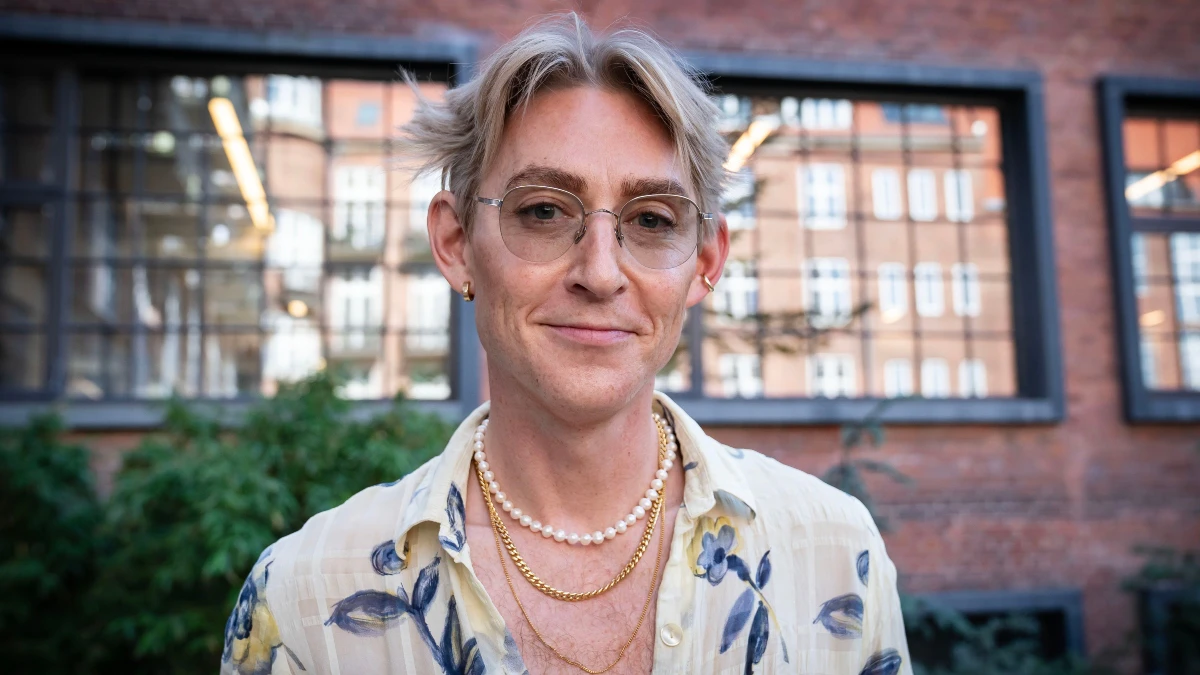 Emil Thorup friede til kæresten med sølvpapir: Nu har hun fået en ...