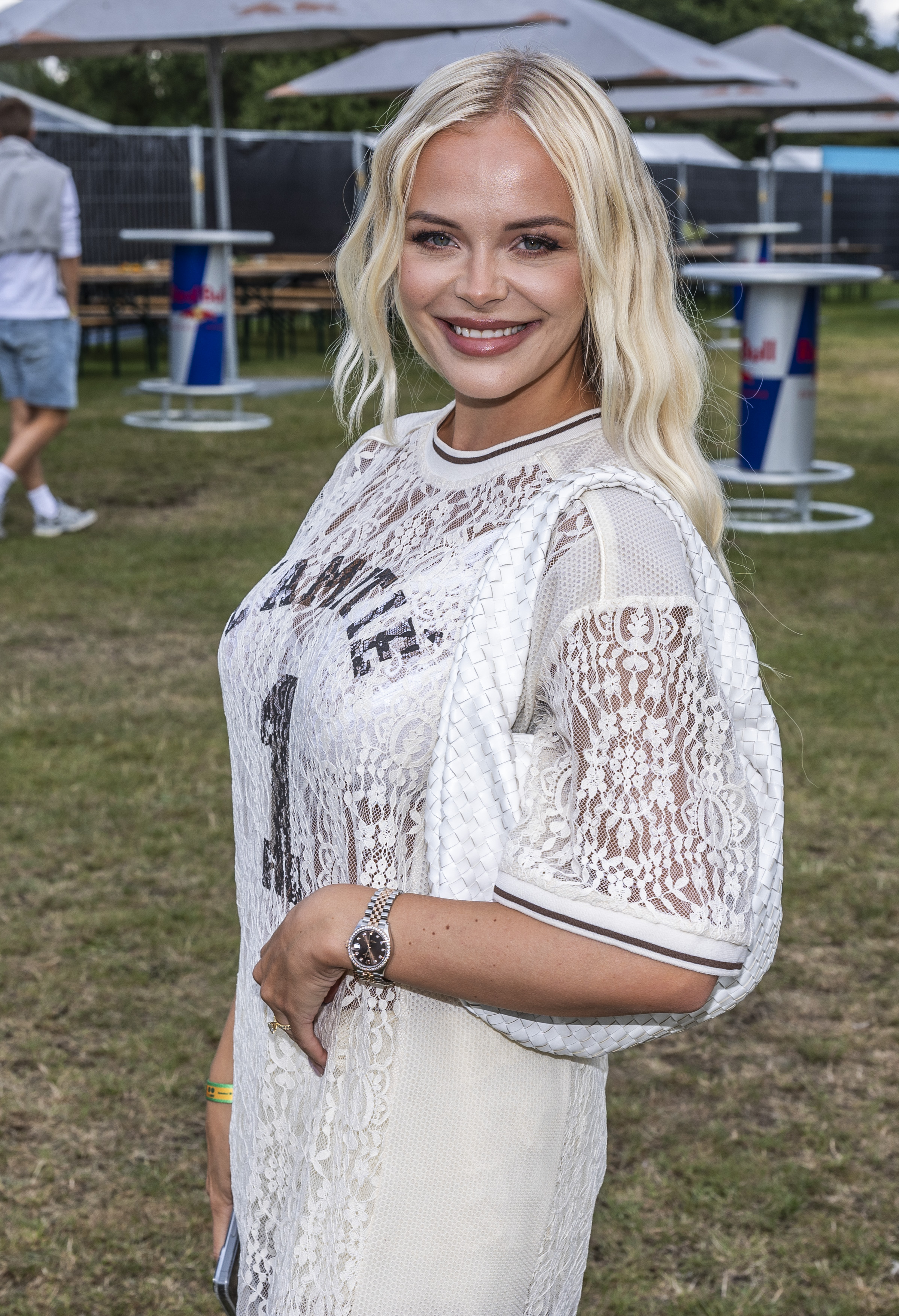 Nøj, hvor er hun cute: Elvira Pitzner viser billede af sin bedårende ...