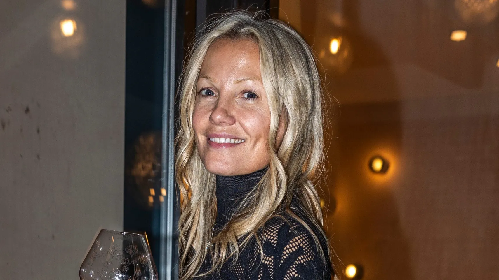 Omgivet af kærlighed: Vennerne overraskede Caroline Fleming midt under ...