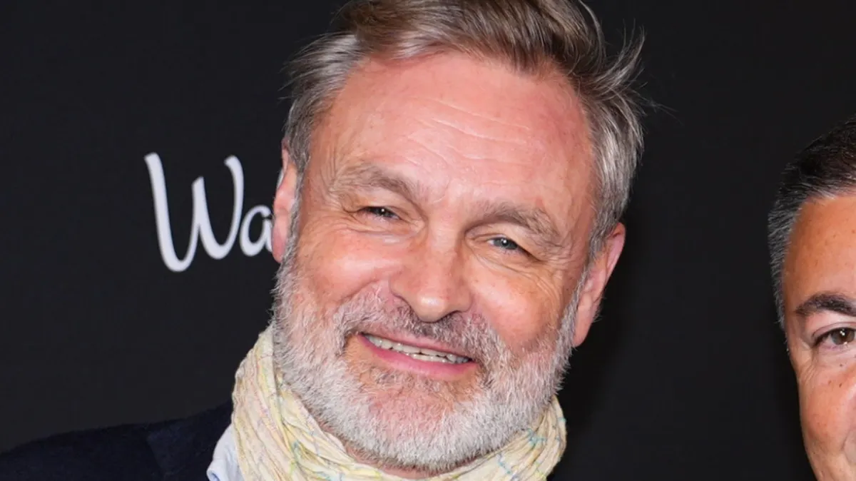 Ellevild med dans til nattefest: Claus Elming fyrer den max af i smukt ...