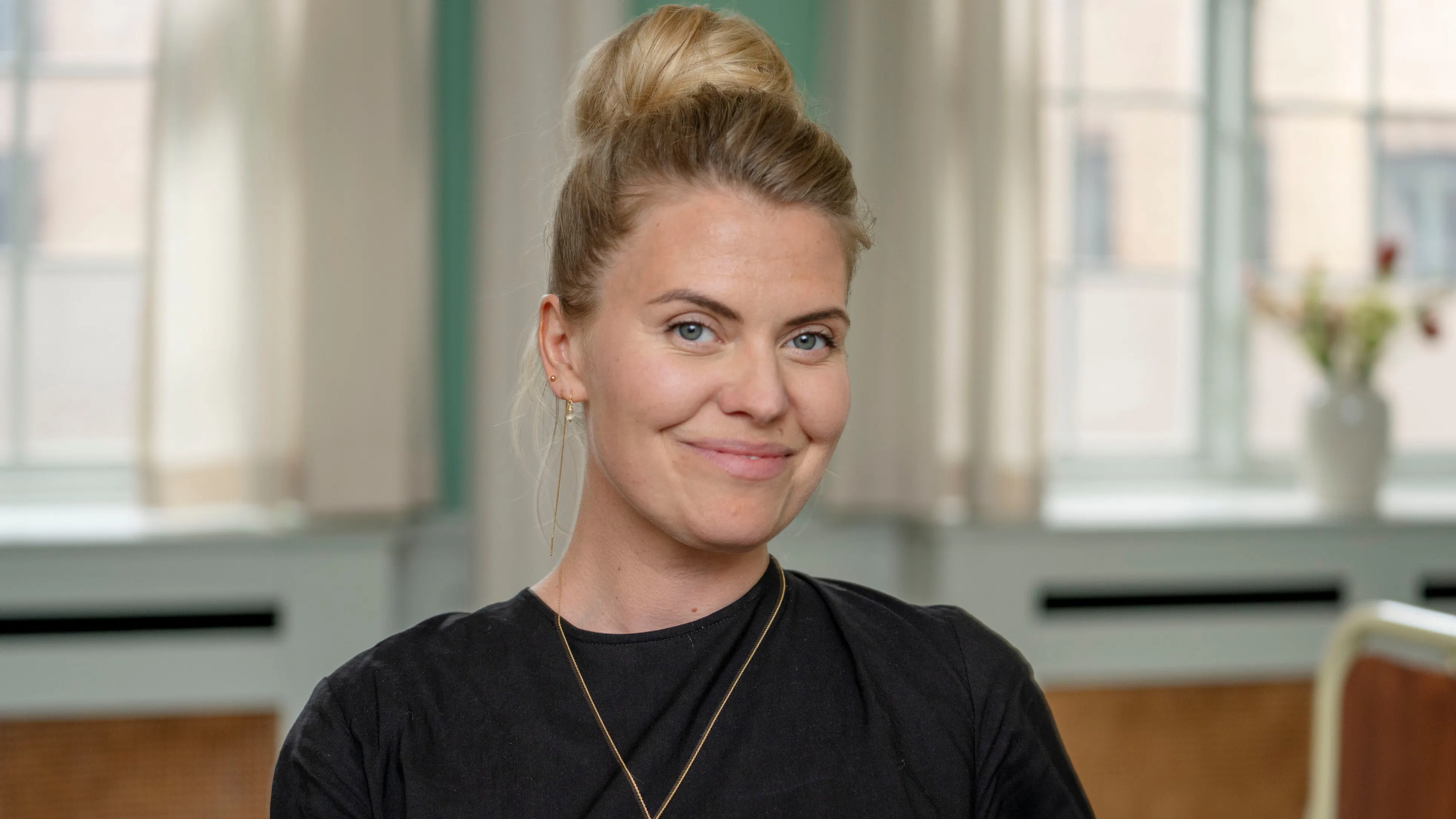 anna-stokholm-med-romantisk-afsl-ring-om-sin-kendte-k-reste-det-kan