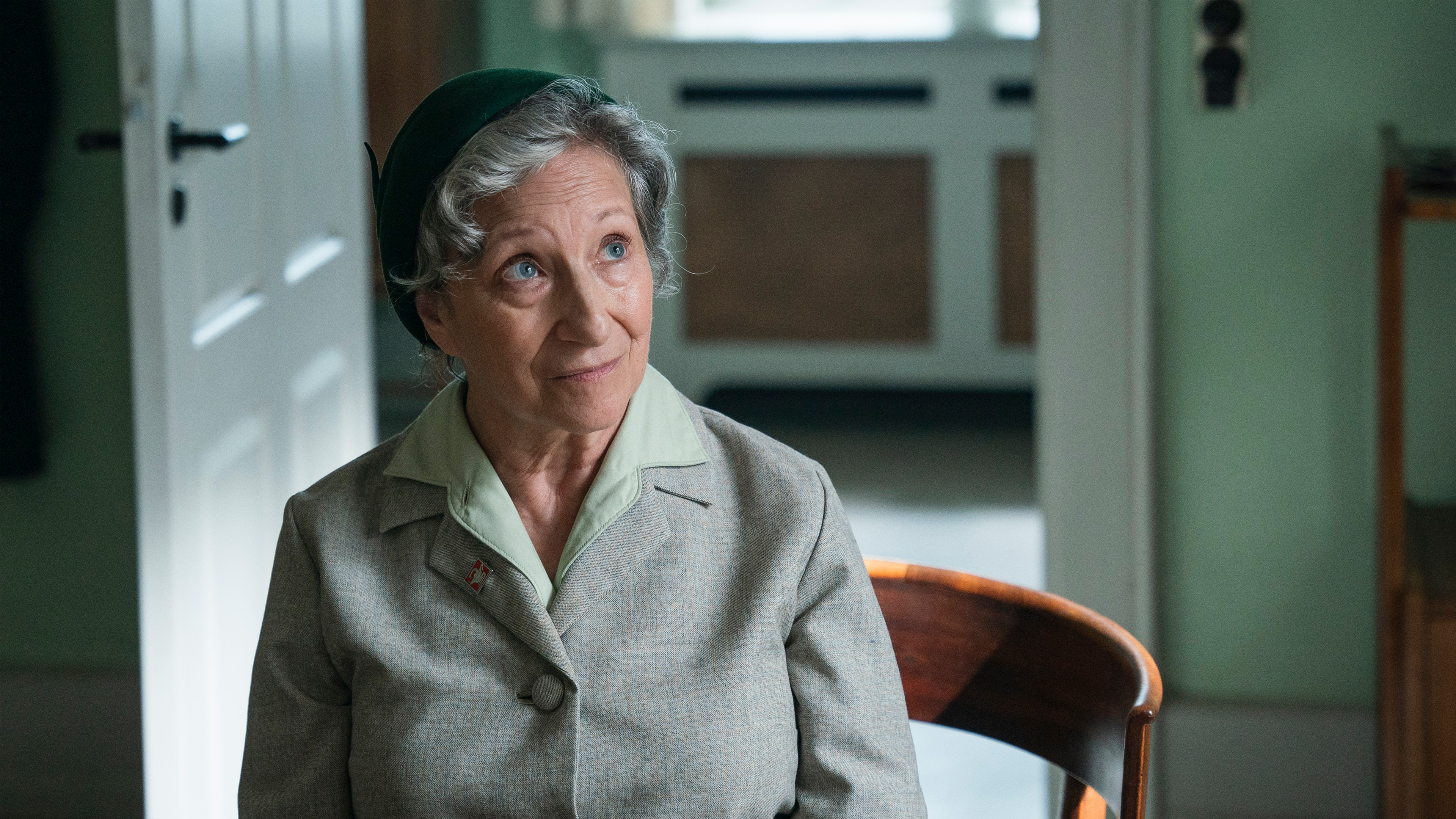 Hun spiller Beate i Sygeplejeskolen: Her er hendes kendte søster ...