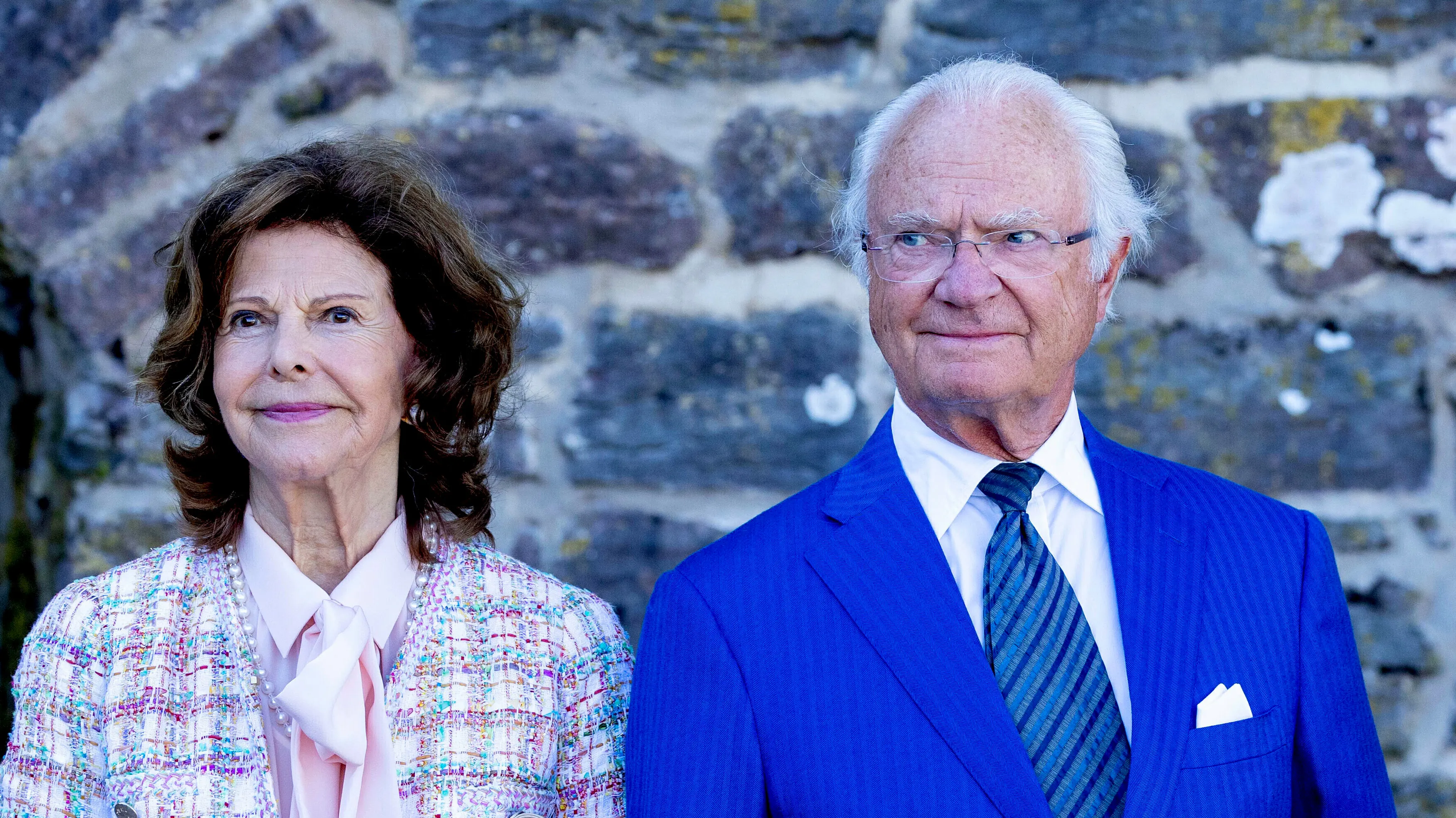 Fik gæster til middag på slottet: Dronning Silvia og kong Carl Gustaf ...