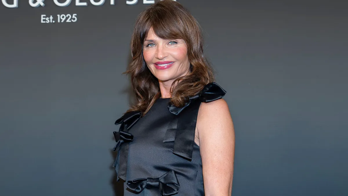 Oser af old Hollywood-glamour: Helena Christensen til fest i ...