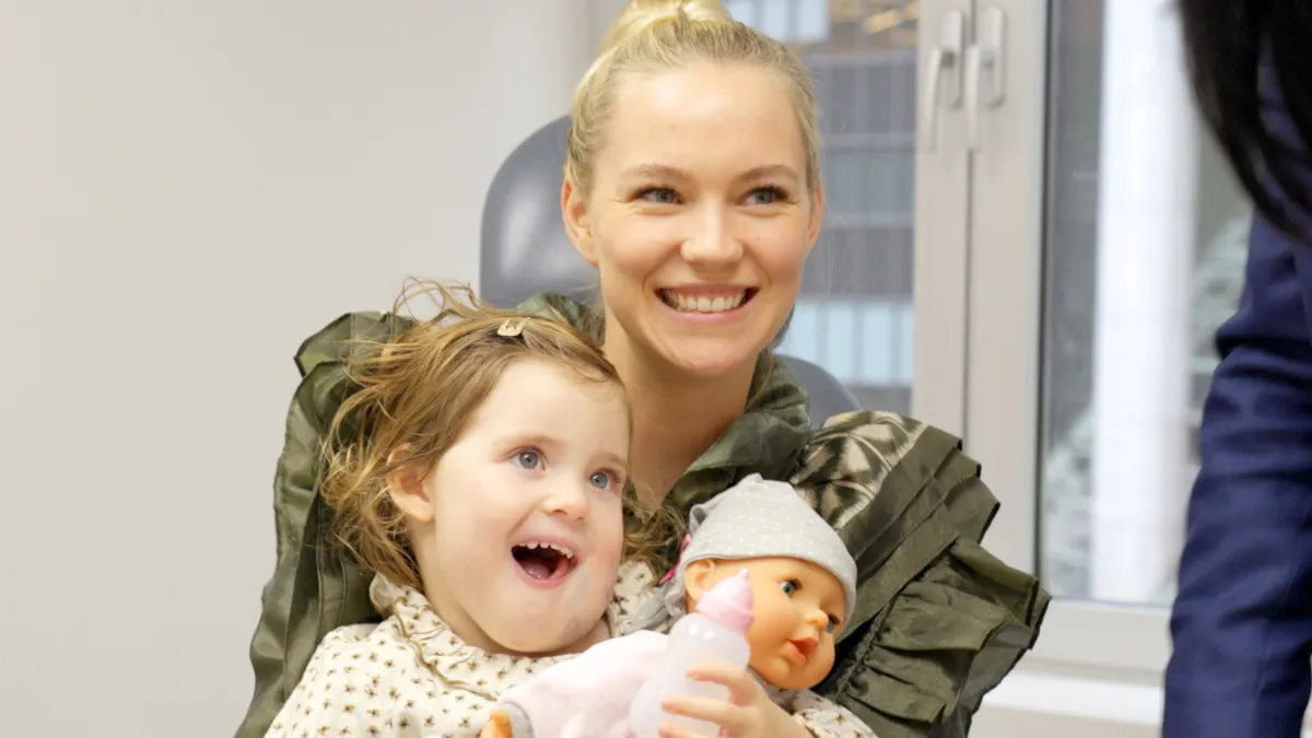 Hailey fra De sjældne danskere skal have sin sidste operation i New ...